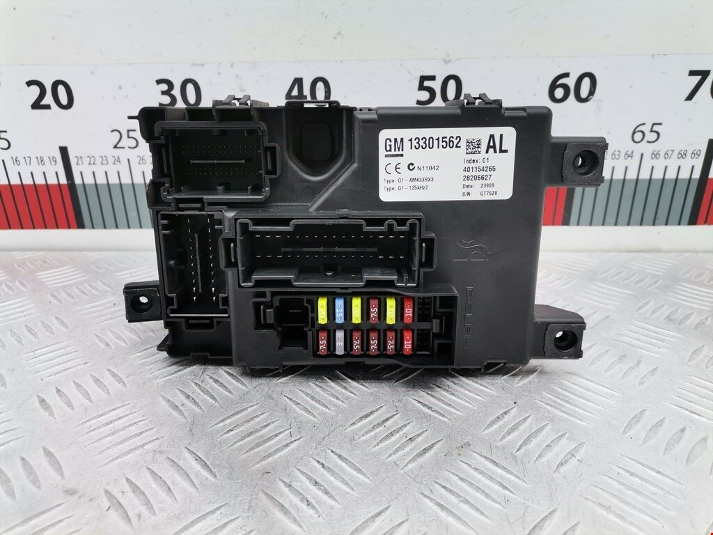 Блок реле Opel Corsa D 13301562 арт. 2003827