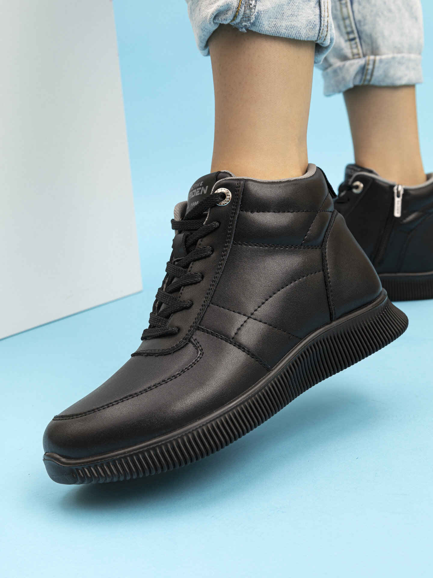 Кроссовки повседневные