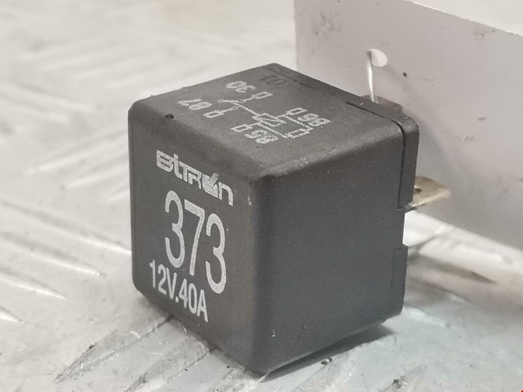 Реле Volkswagen Passat 5 8D0951253A арт. 1654800