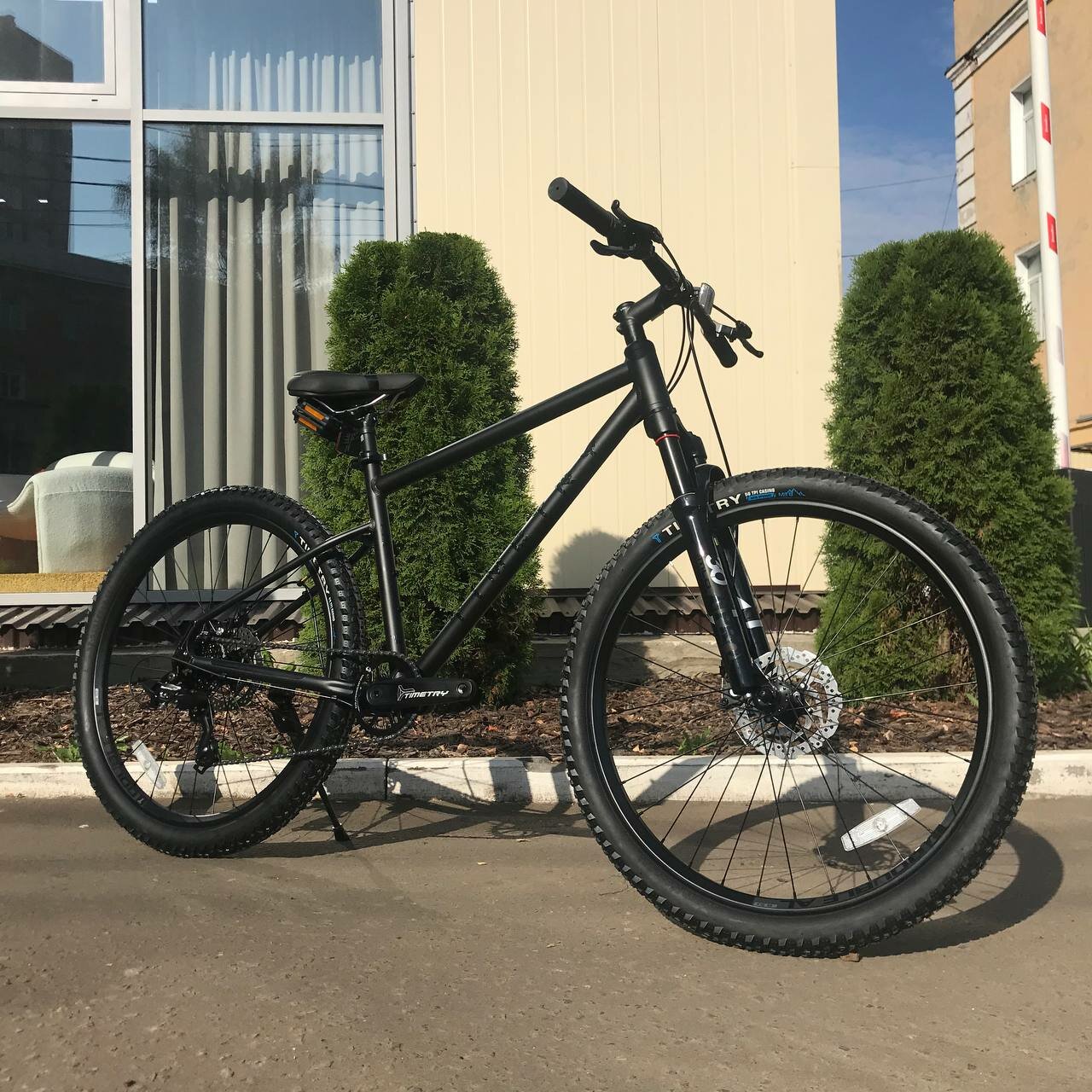 Горный взрослый велосипед BREND TIMETRY ORIGINAL TT225, диаметр колес 27,5", 8 скоростей, рама алюминий, цвет черный