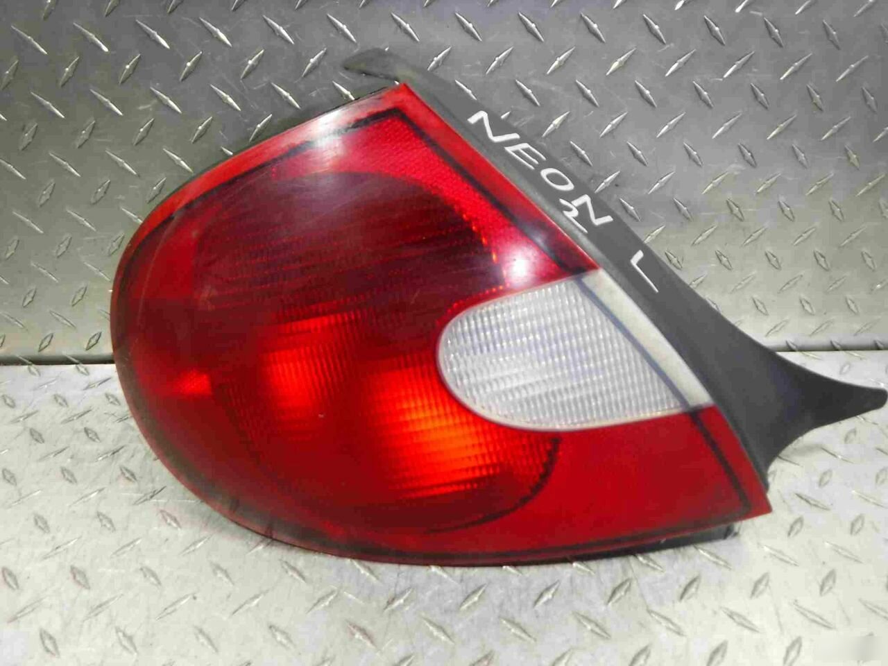 Фонарь задний левый Chrysler Neon II (1999—2004) 05288527AJ