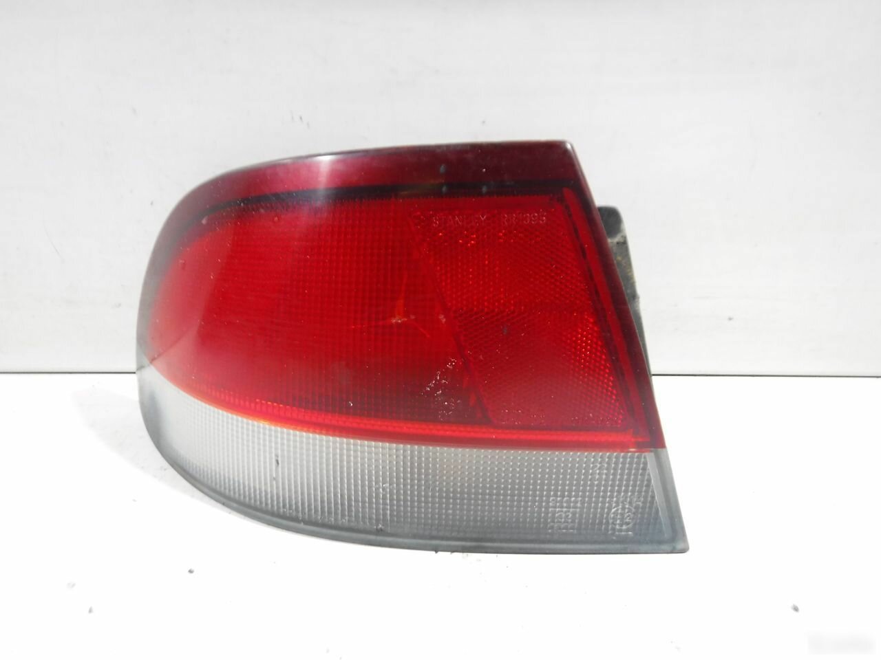 Фонарь задний левый Mazda 626 GE (1991—1997) 8DGW51160