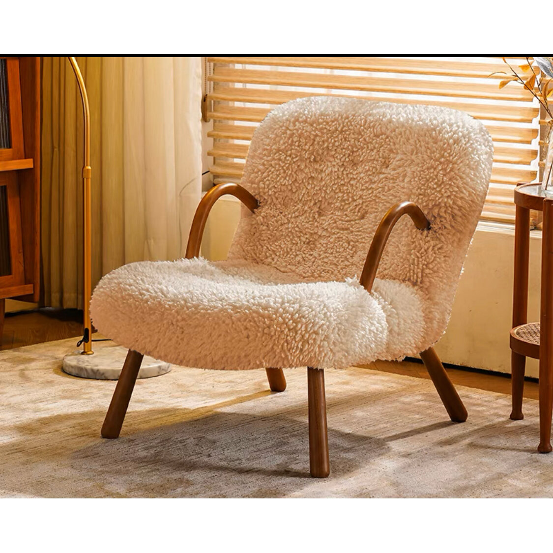 Кресло Fluffy (Кресло темно-бежевая шерсть/цвет дерева вишня)