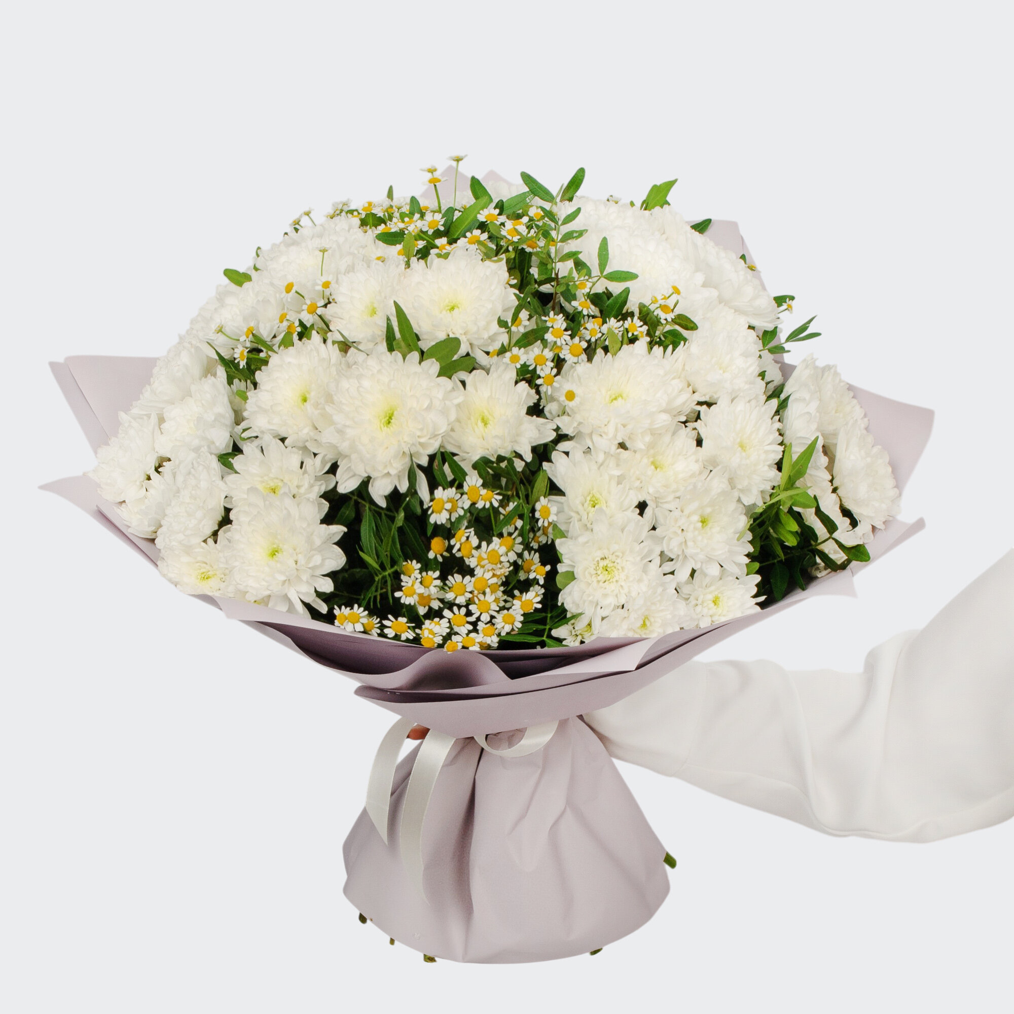 Букет "Соблазн" СоюзЦветТорг, сборный, 17 белых цветов, на стеблях