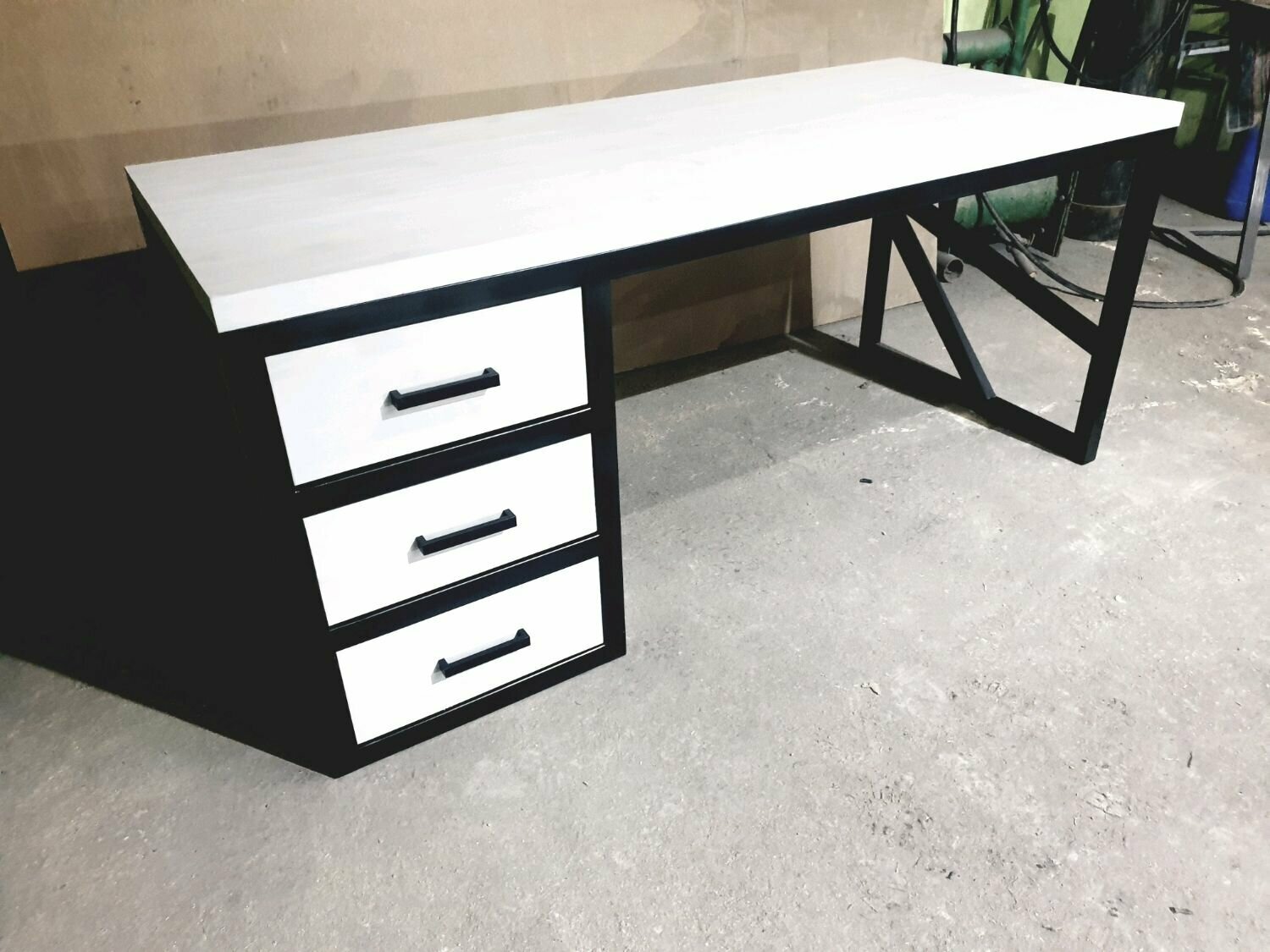 Стол EasyLOFT письменный "Crown", 150x60x75 см, цвет белый