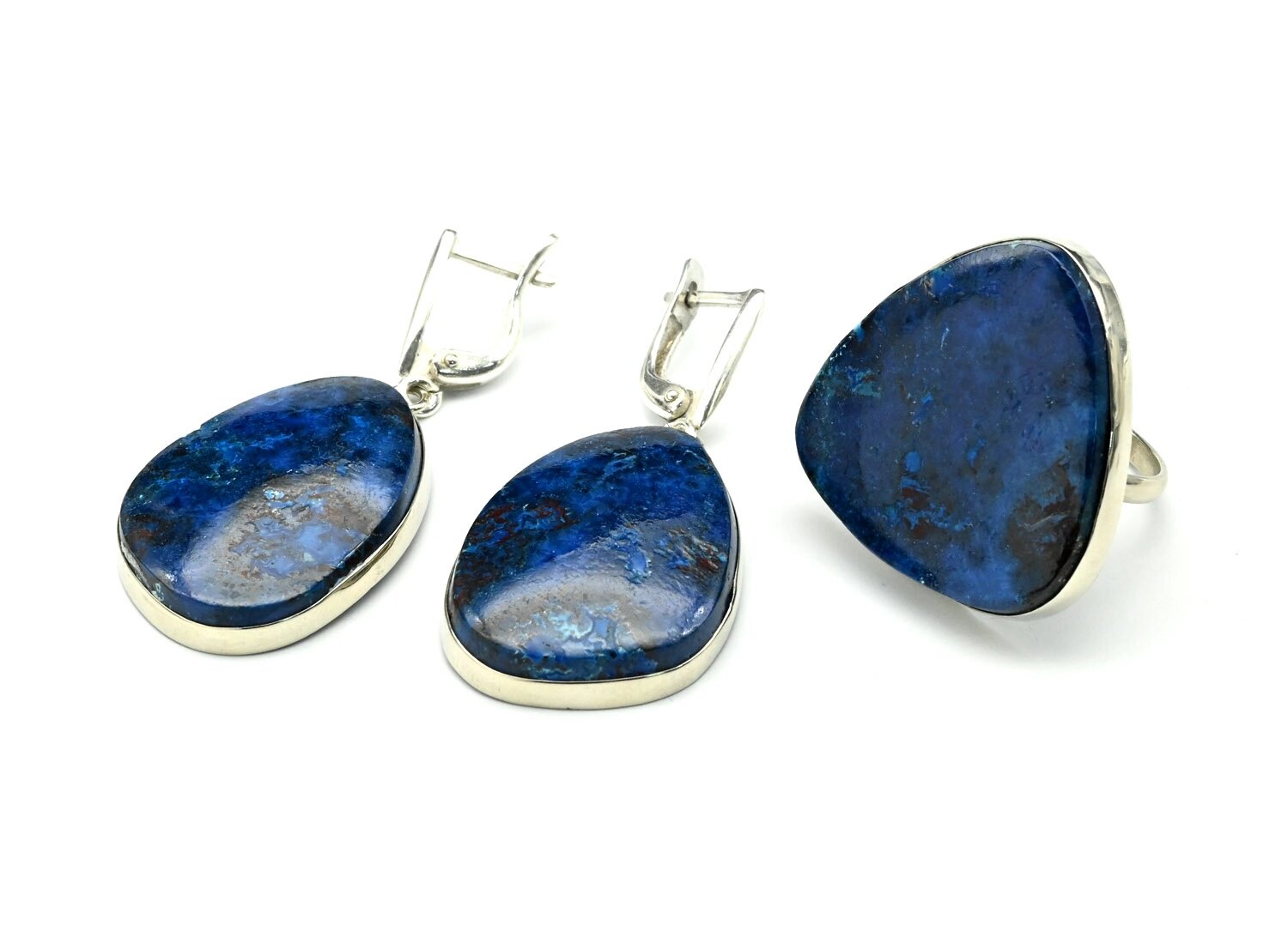 Комплект бижутерии: кольцо, серьги, хризоколла