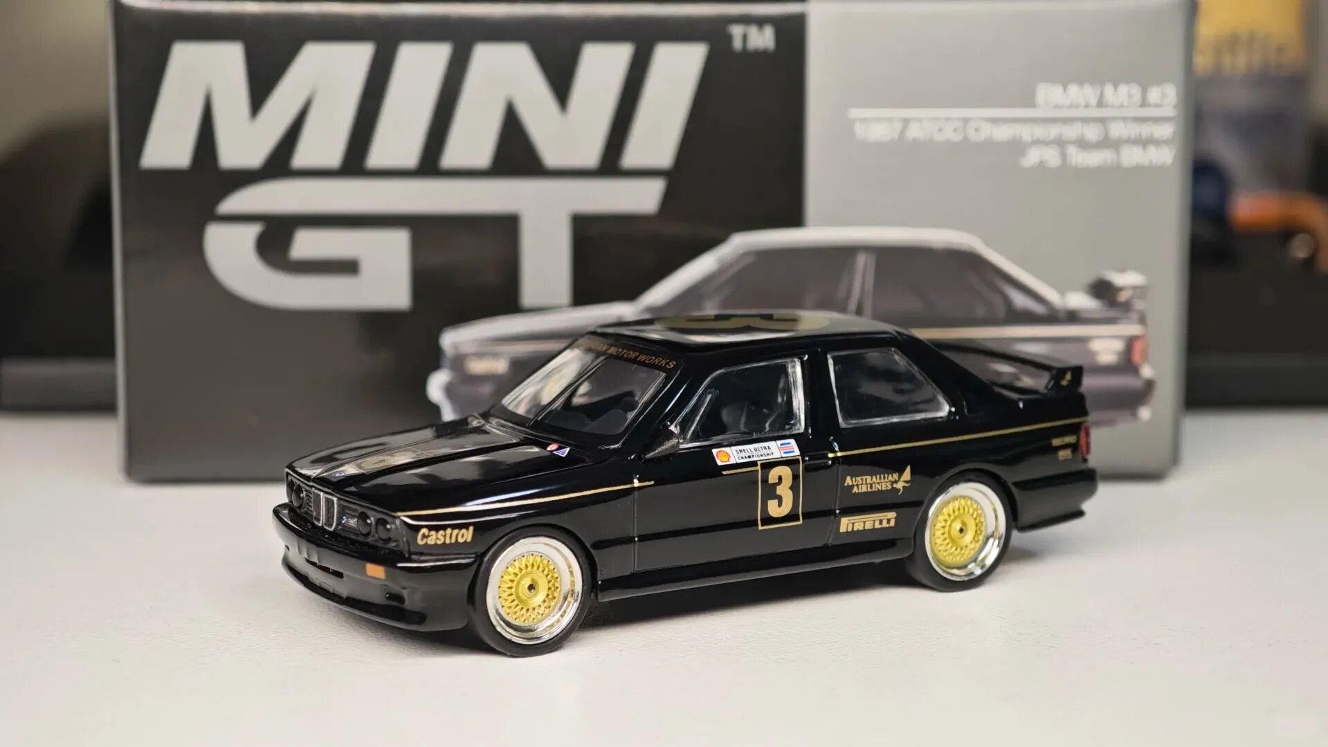 Машинка MINI GT 1/64 #608 BMW M3 #3 JPS Team BMW 1987 ATCC Championship Winner Alloy Car Model Collection Gift
