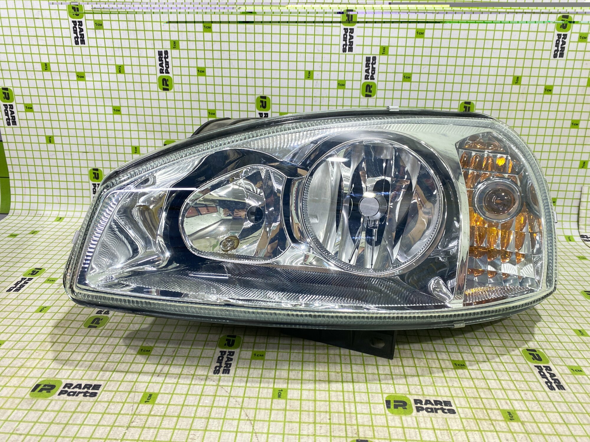 Фара левая для VAZ Lada Kalina