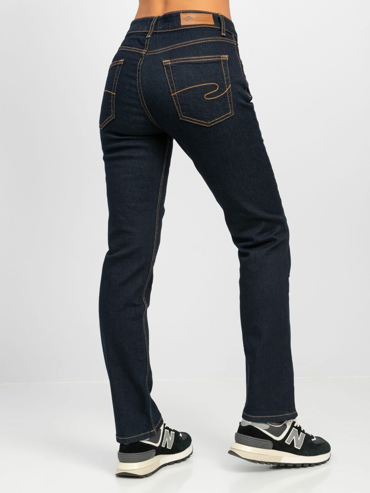 Джинсы зауженные 