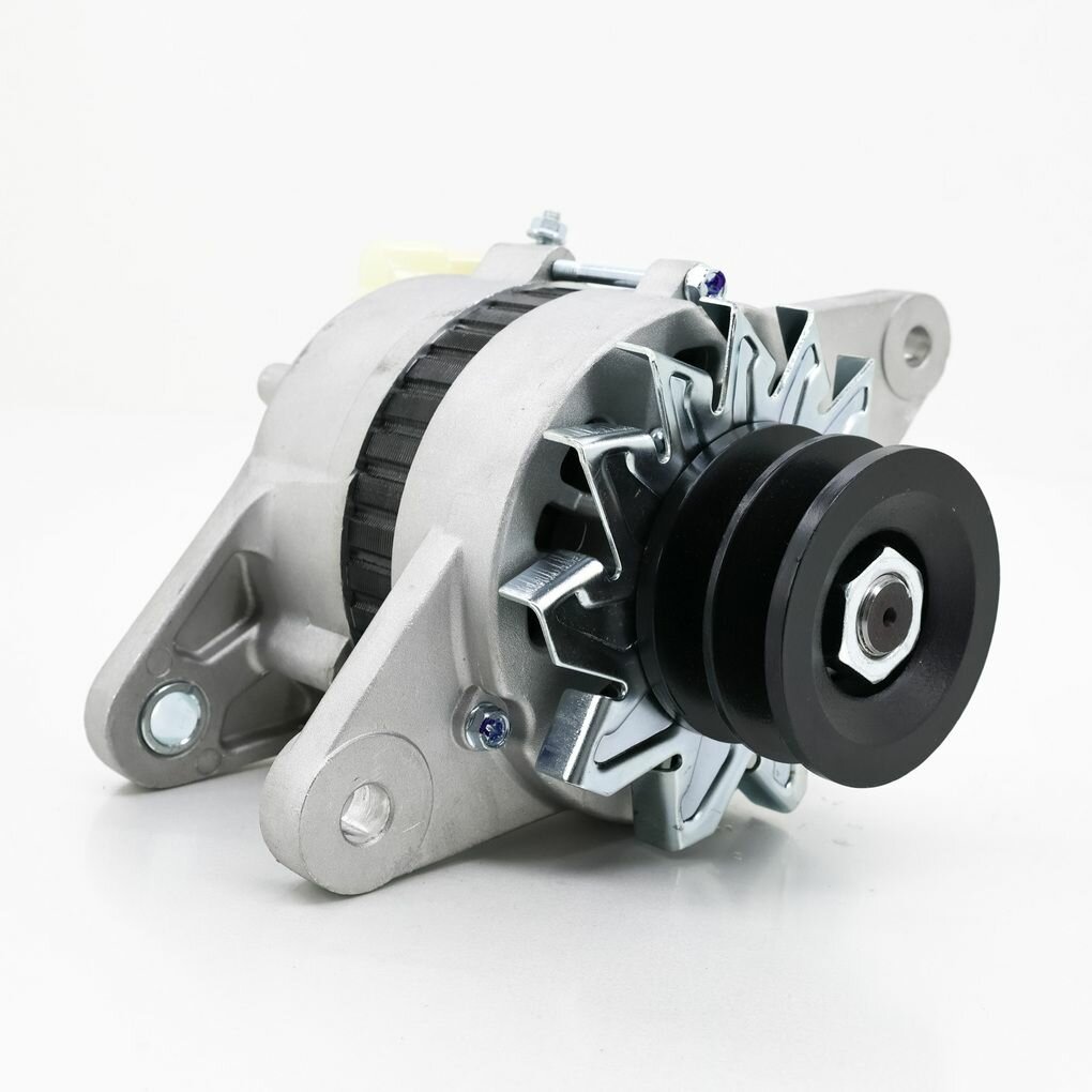 Генератор 24V ISUZU TRUCK 10PD1, без вакуумника, 2 клиновой, фишка круглая на 3 контакта выносная, 50 Amp, KRAUF