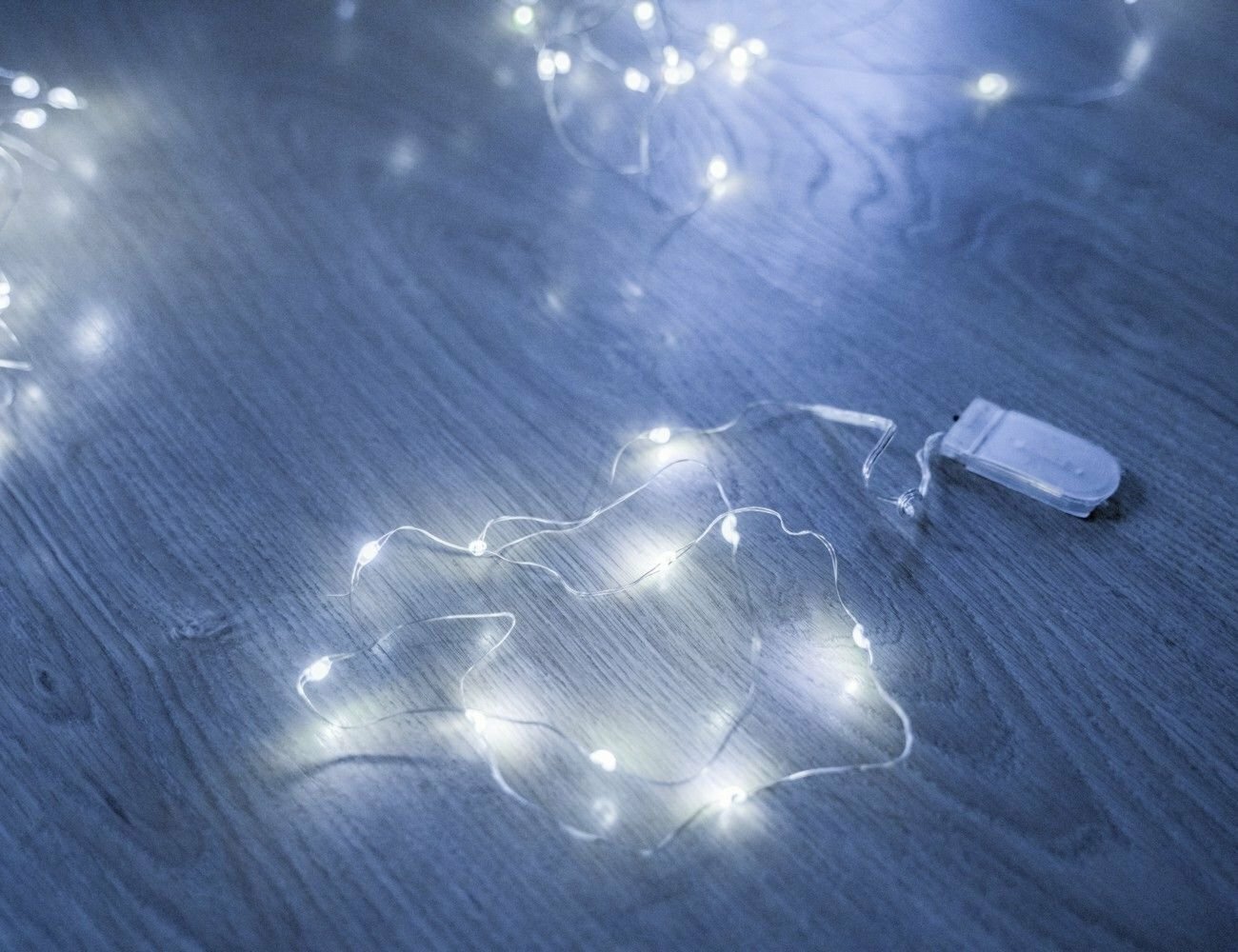 Гирлянда, 10 холодных белых мини LED (крупные диоды), 1 м, серебряная проволока, батарейки, Koopman International