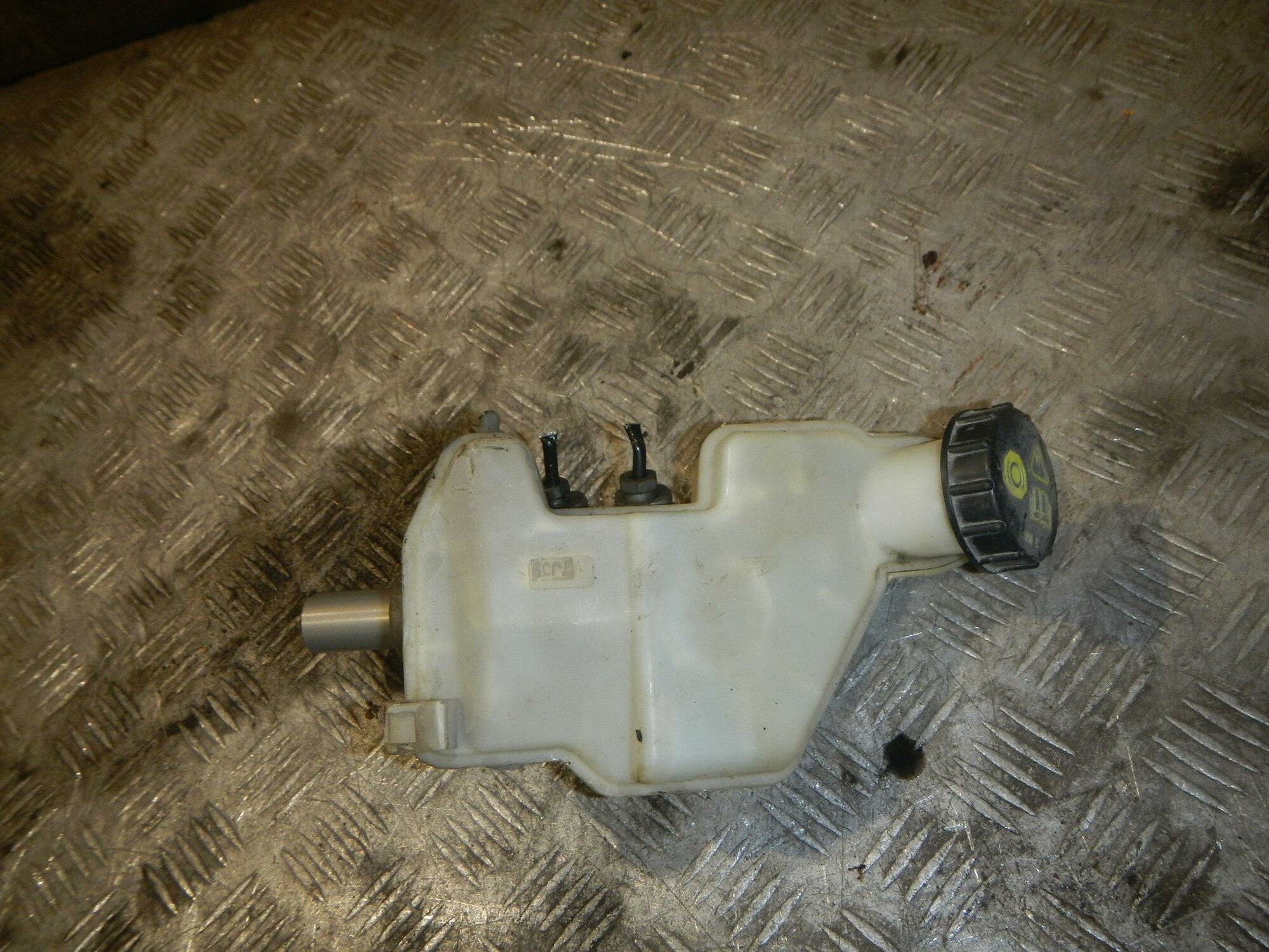 Б/У Цилиндр тормозной главный, Ford (Форд)-FIESTA (01-07) FORD FIESTA (01-07) С бачком и крышкой. Без повреждений. 485370...