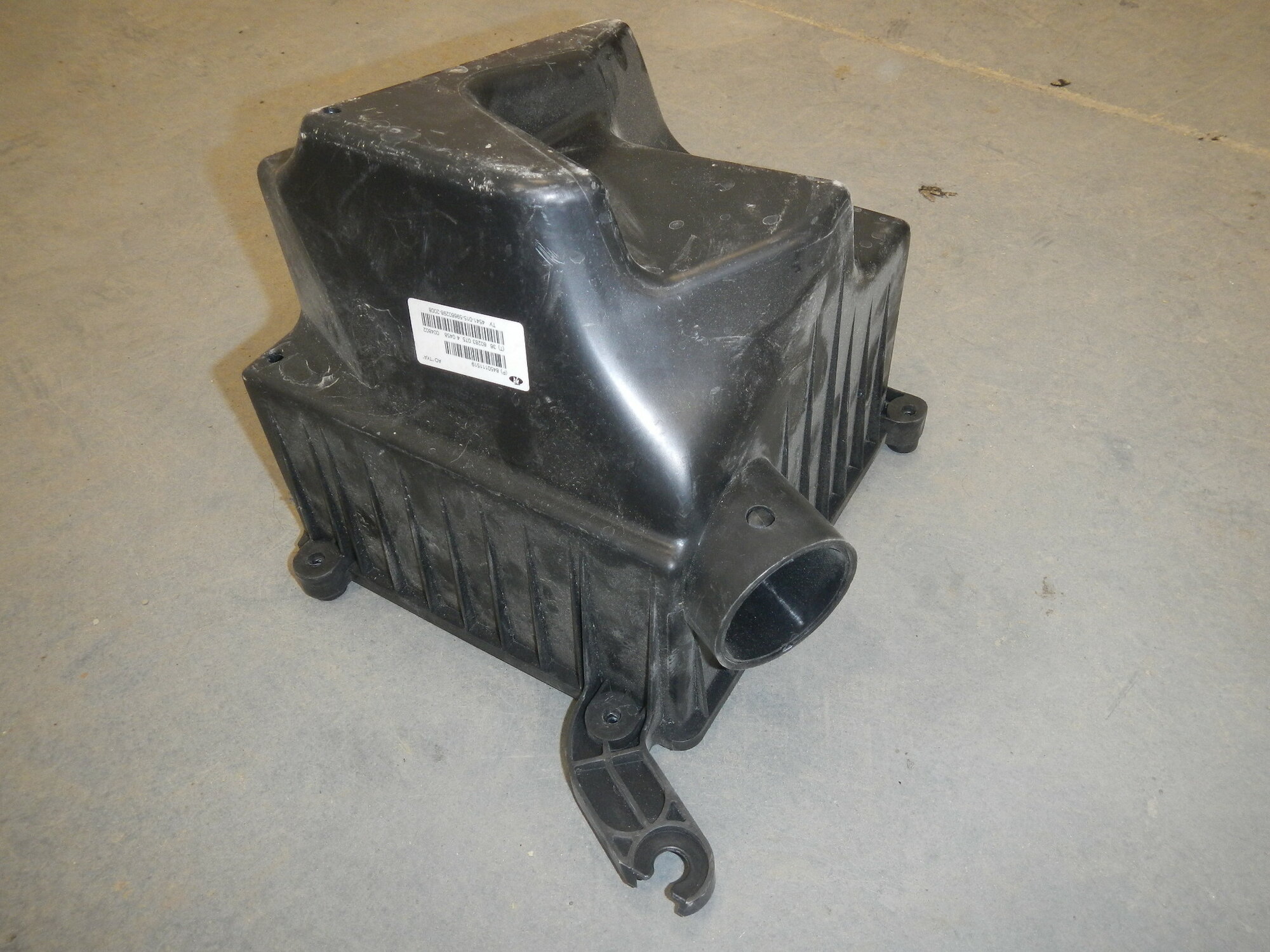 Б/У Корпус воздушного фильтра, ВАЗ (VAZ)-LADA GRANTA (гранта) FL (18-) LADA GRANTA (Гранта) FL (18-) нижняя часть Сломано...