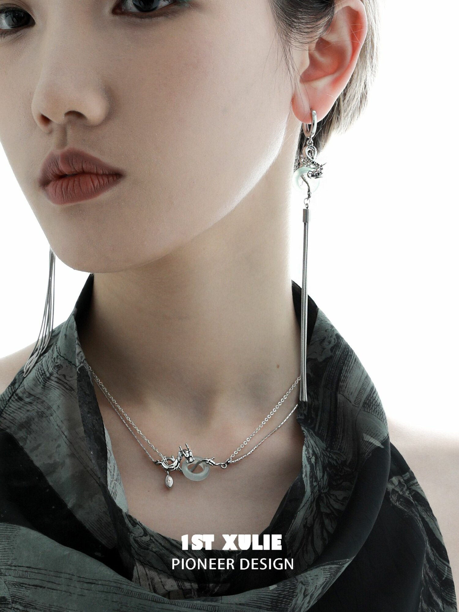 Серьги 1ST XULIE Loong с кисточками из кварцевого нефрита, покрытие платиной 18K, длина 13 см, лёгкие, вес 5,93 г