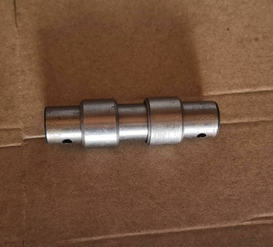 КМЗ ось ступици (шкворень) 08.31.148сб в комплекте с 2 втулками полуоси ступицы для балки КМЗ-012