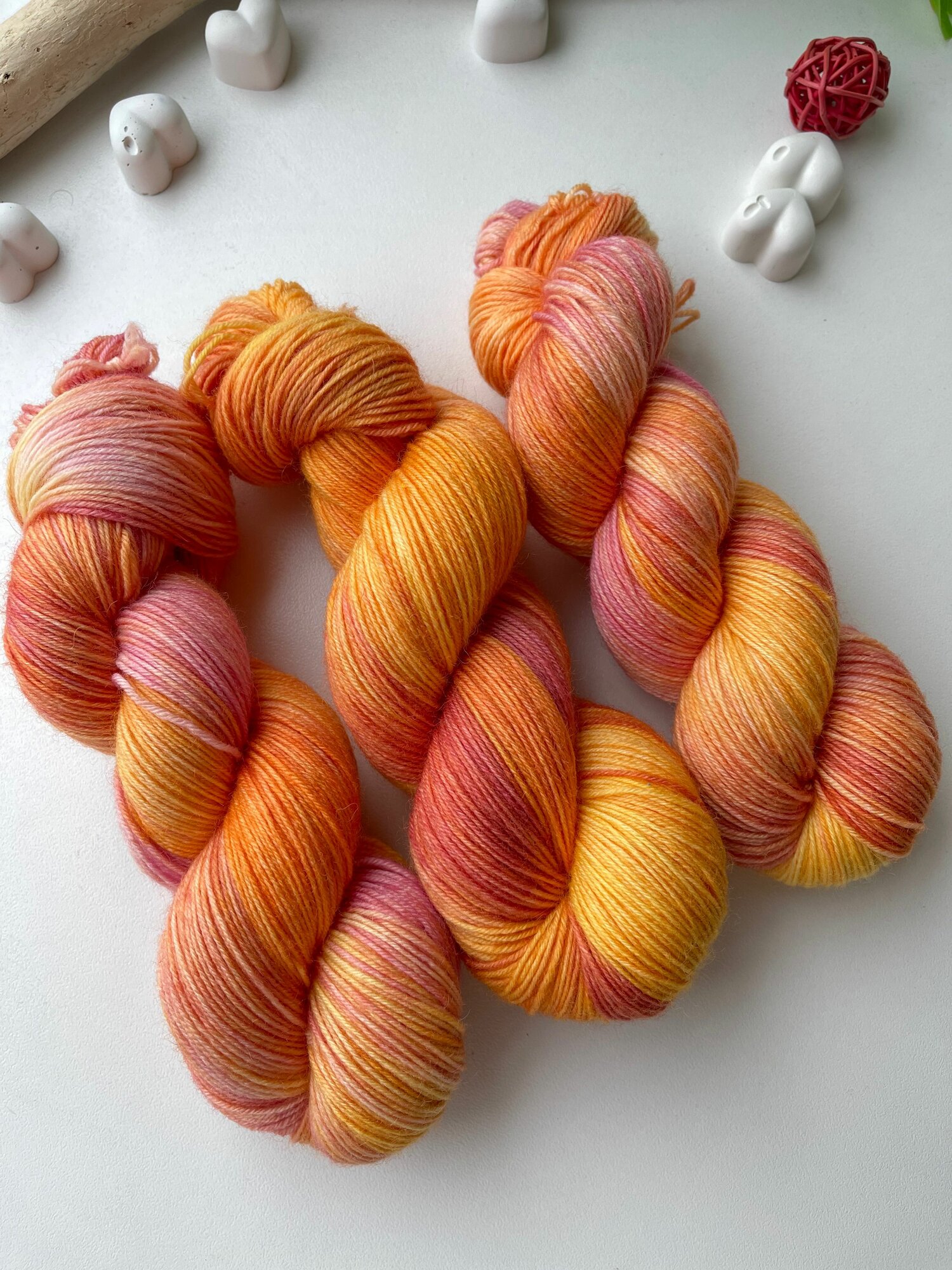 Носочная пряжа ручного крашения 100 грамм 420 метров