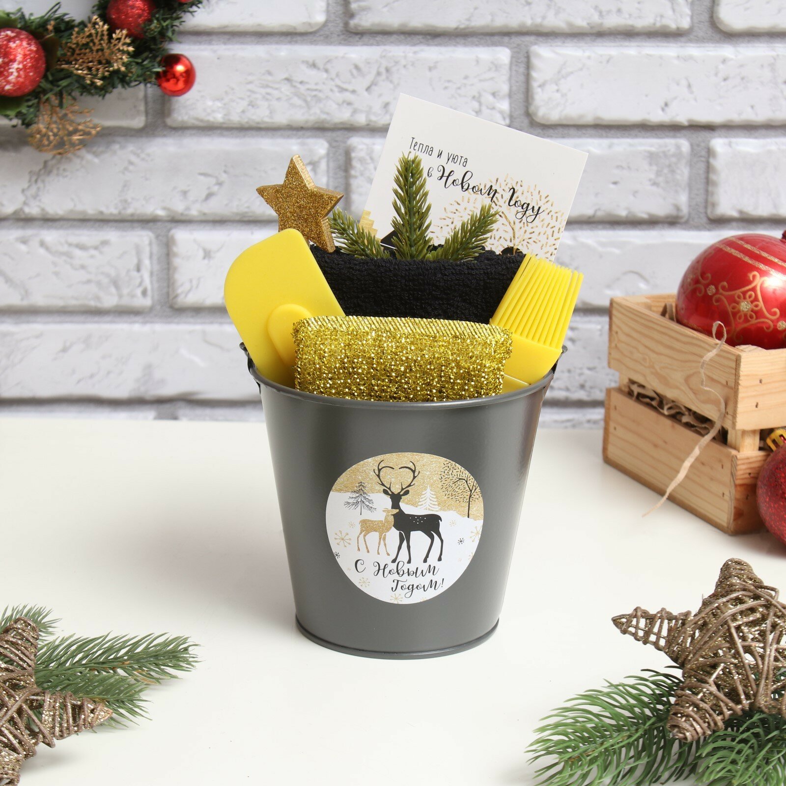 Набор новогодний подарочный Доляна "Олени" полотенце 30 х 60, лопатка, кисть, губка