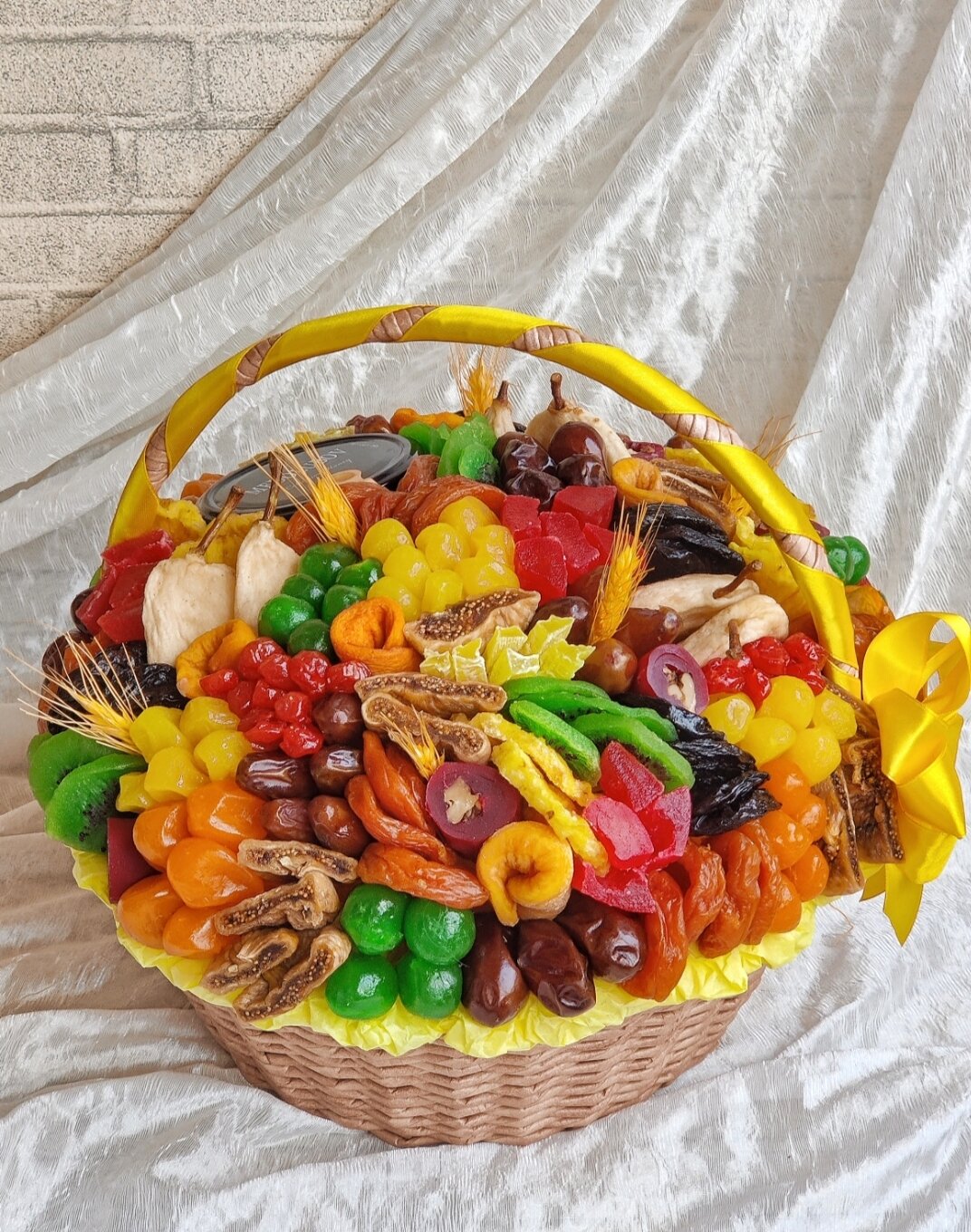 Корзина с сухофруктами и орехами "Лето"