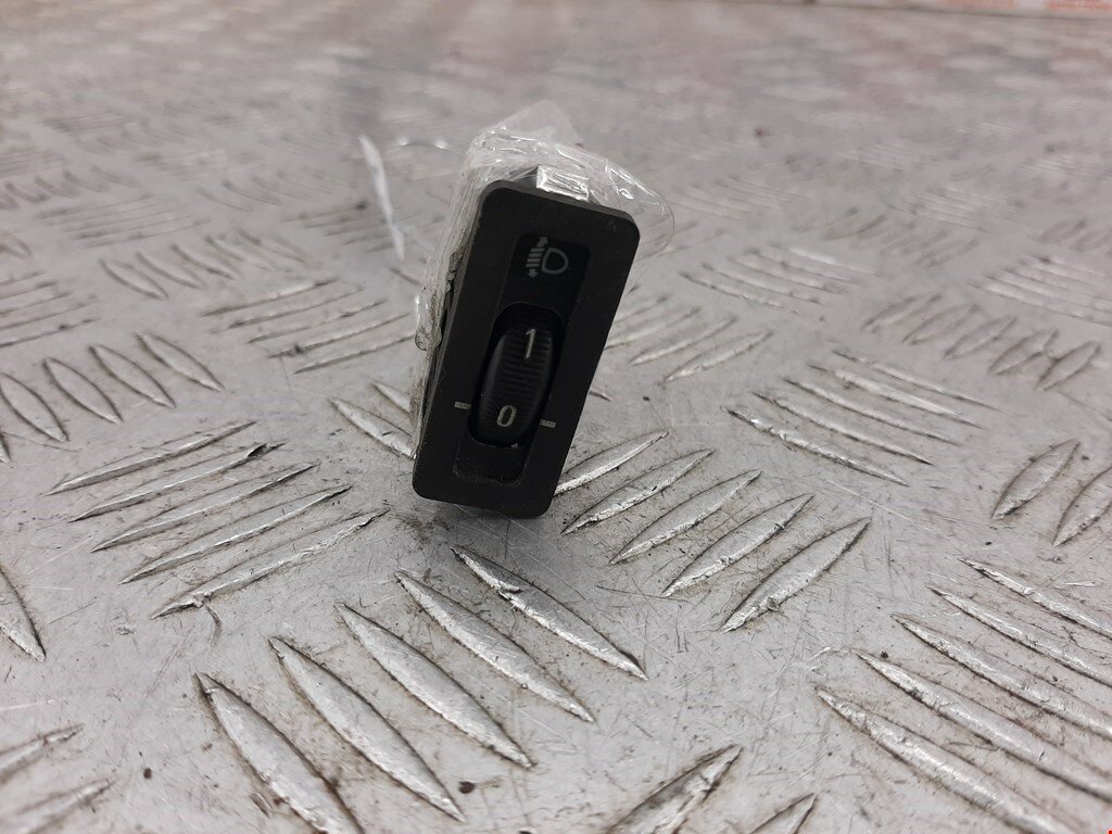 Кнопка корректора фар BMW 5-Series (E34) 61318351269 арт. 645371