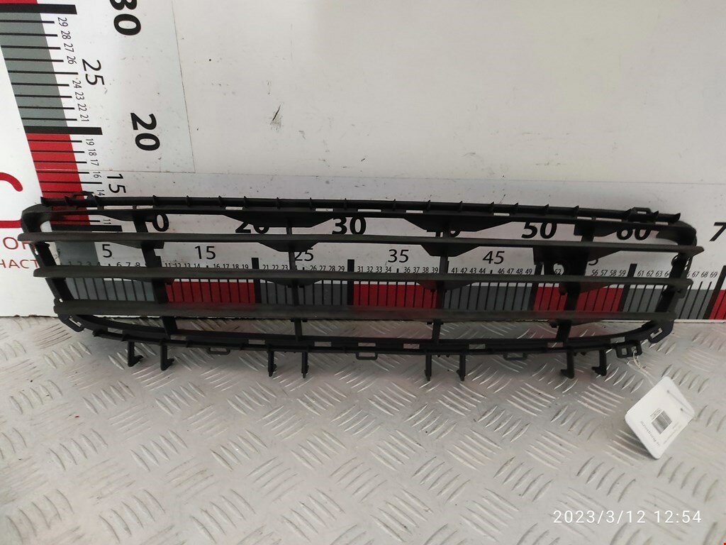Решетка (заглушка) в бампер центральная Opel Astra H 24460271 арт. 1693802