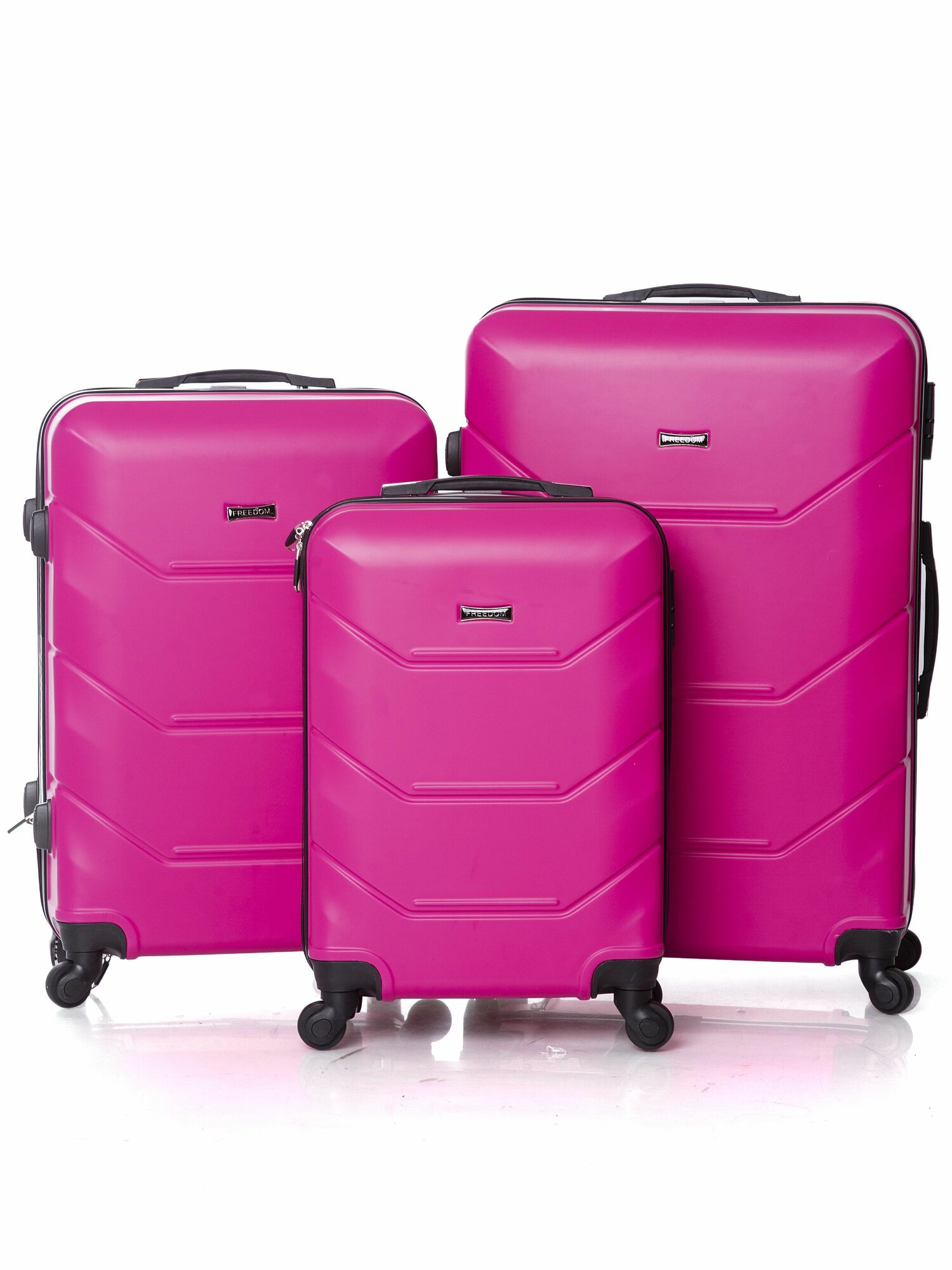 Комплект чемоданов 