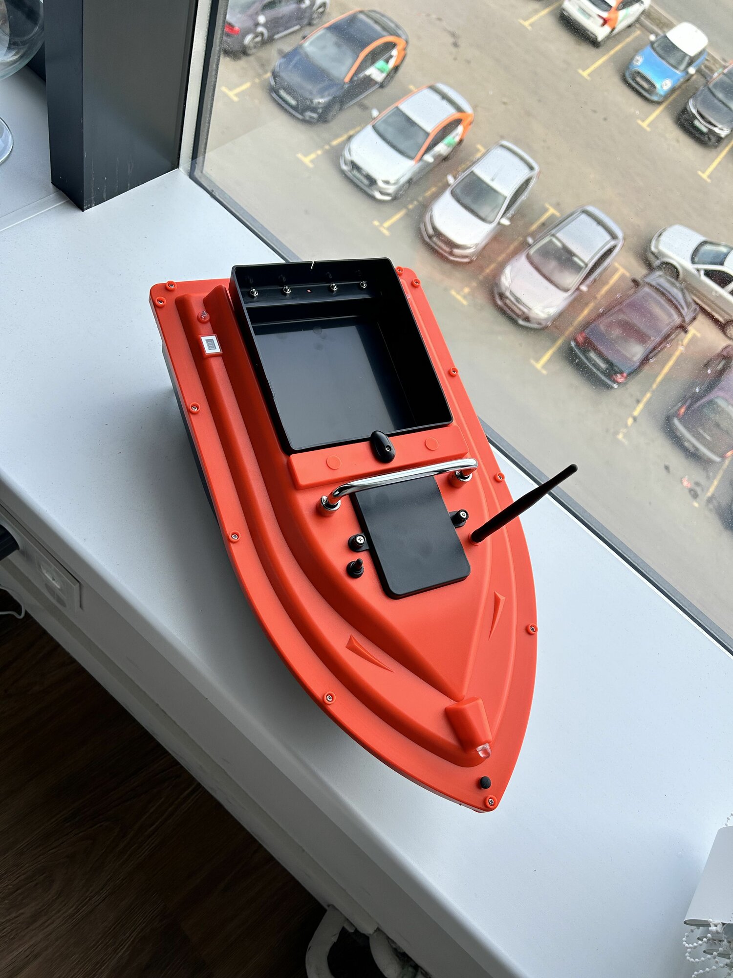 Кораблик прикормочный / кораблик для заброса прикормки в чехле оранжевый