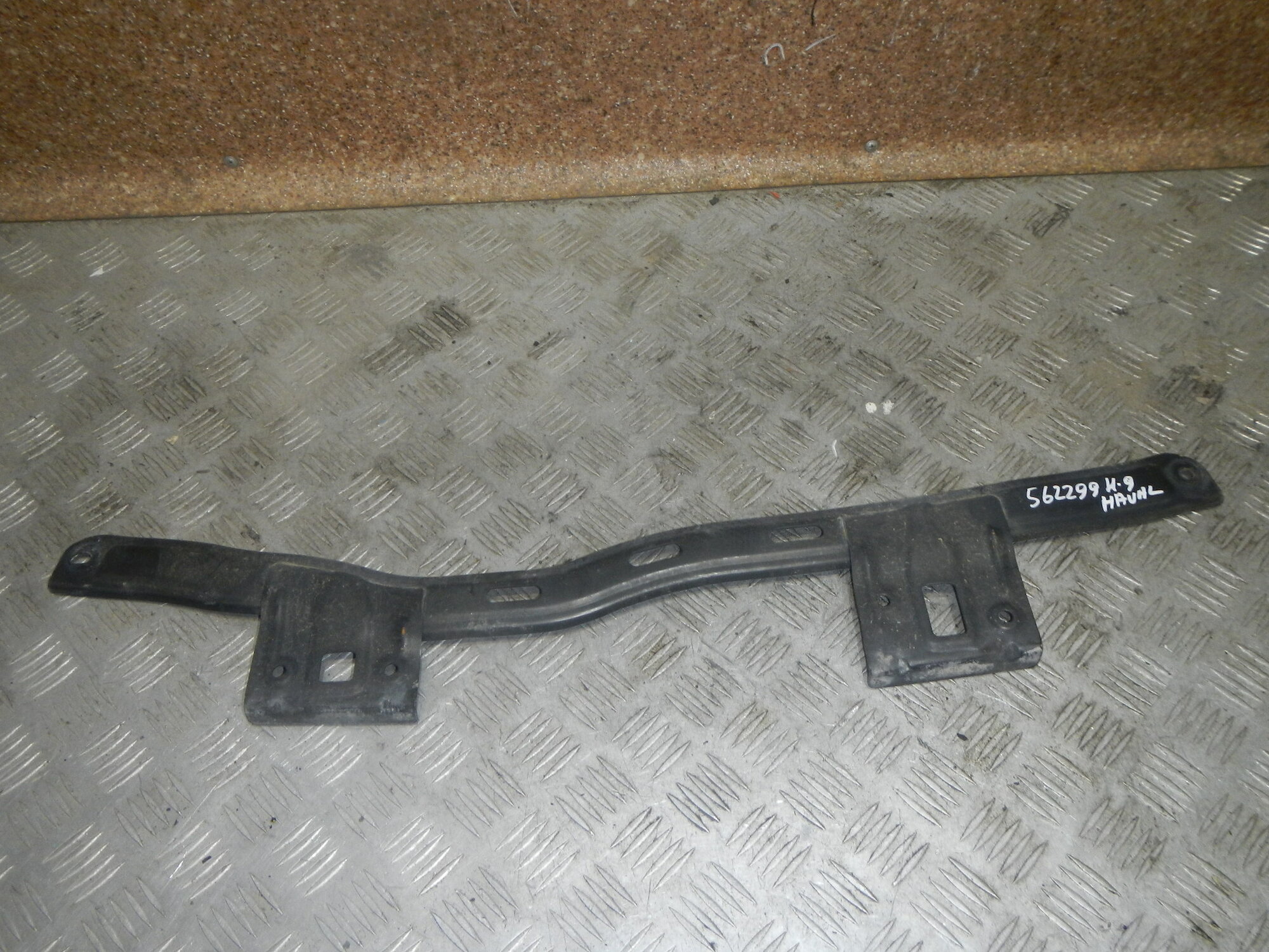 Б/У Кронштейн решетки радиатора, Haval (Хавейл)-H9 (14-) Haval H9 (14-24) Незначительная деформация. 562299 HAVAL арт. 2...