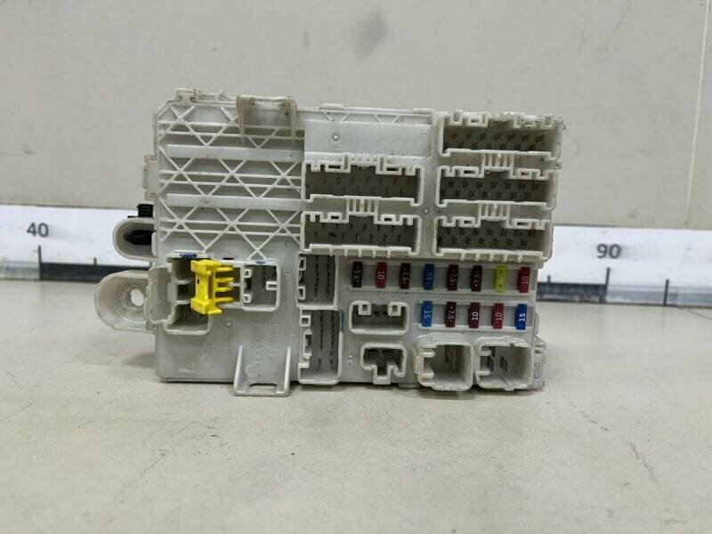 Блок предохранителей Toyota Hilux 2004-2015 кат.номер: 827300K060