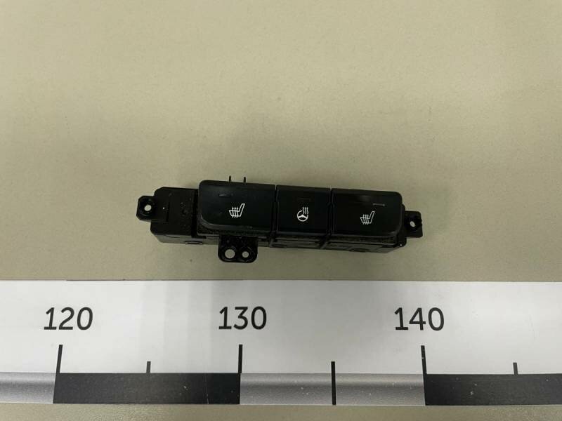 Кнопка обогрева сидений Kia Rio 4 FB 2017 кат.номер: 93300H0200