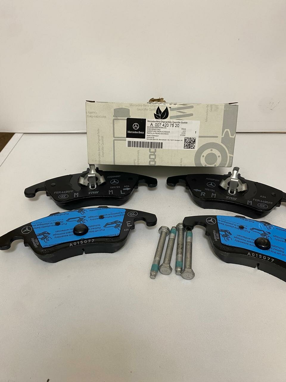 Тормозные колодки (передние) Mercedes A0074207520