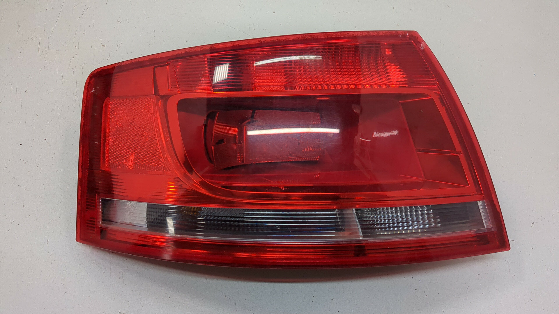 Фонарь (задний) левый Audi A4 (B7) Б/У