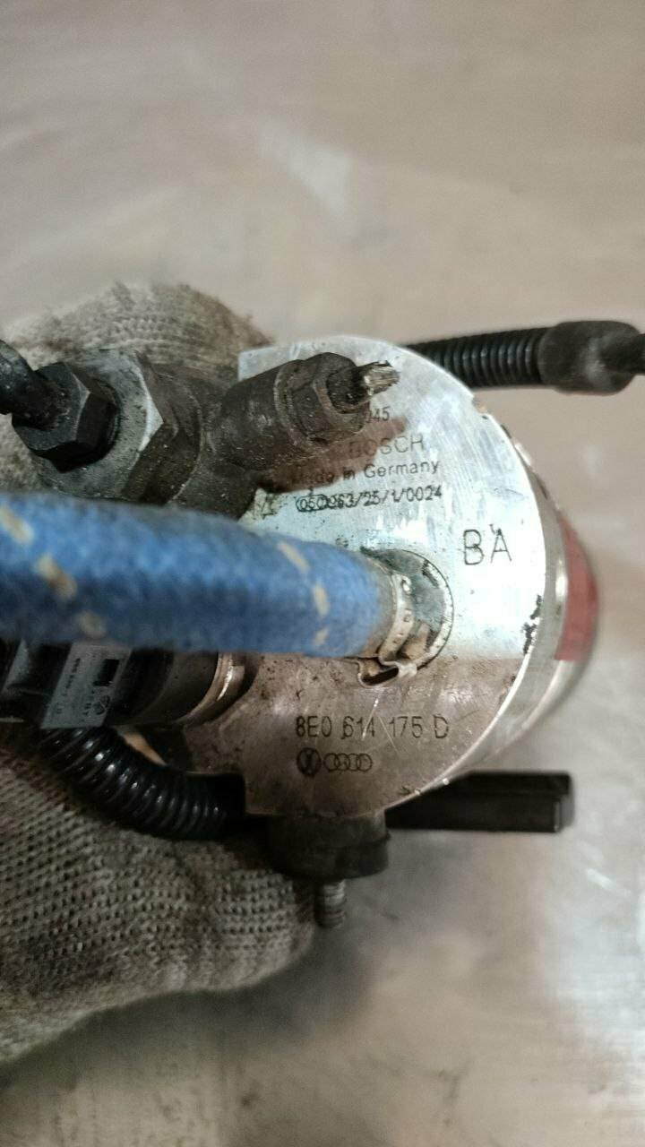 Насос DSC Audi A6 C5 рест. 2002 8E0614175D
