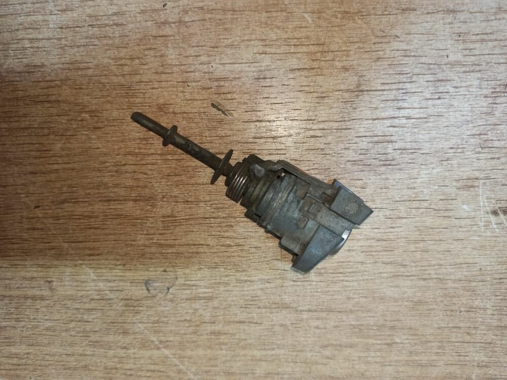 Личинка замка двери Volkswagen Caddy Touran T5 2K0898168A