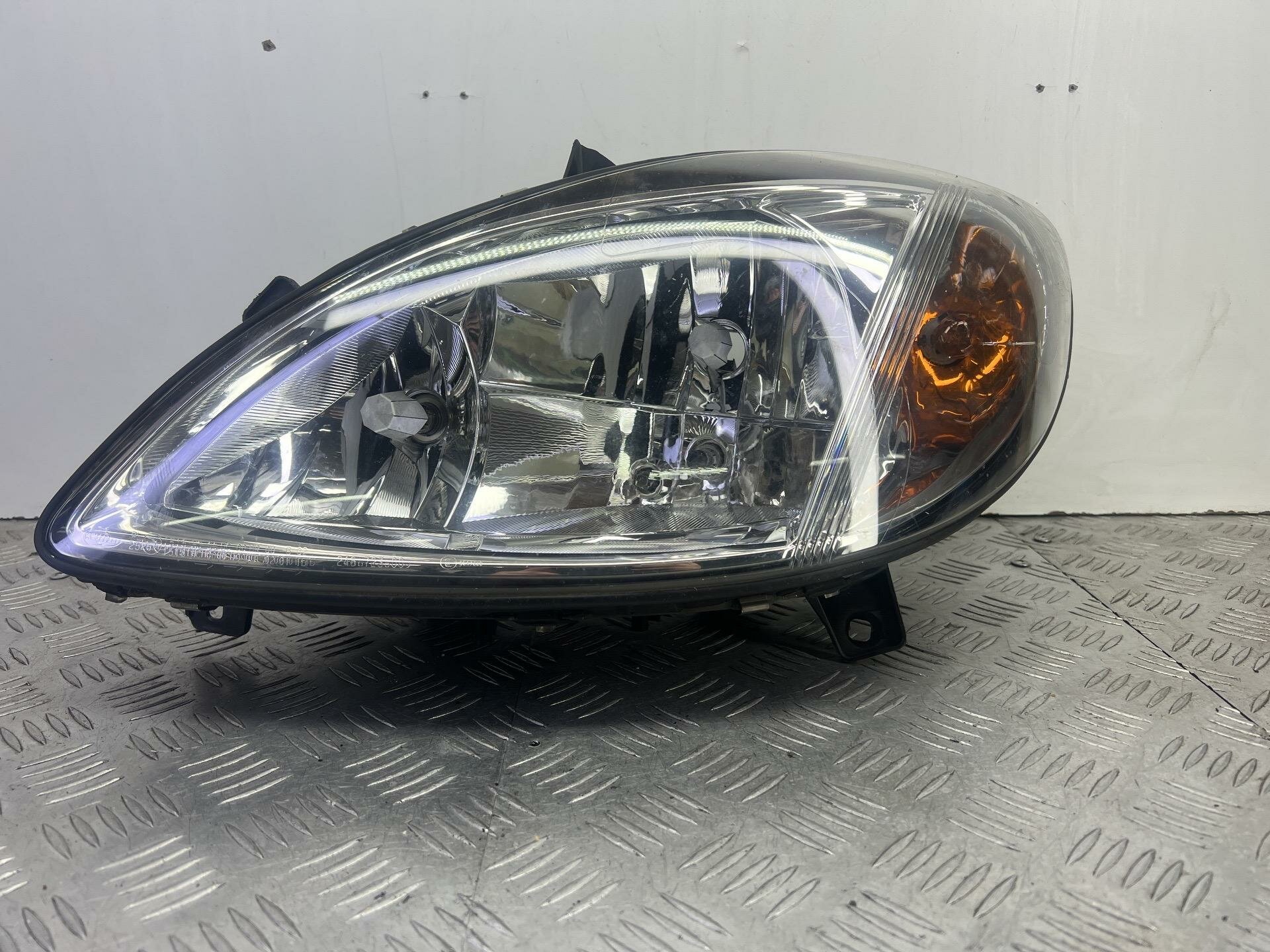 Фара левая Mercedes-Benz Vito W639 (2003 - 2010) 24670300