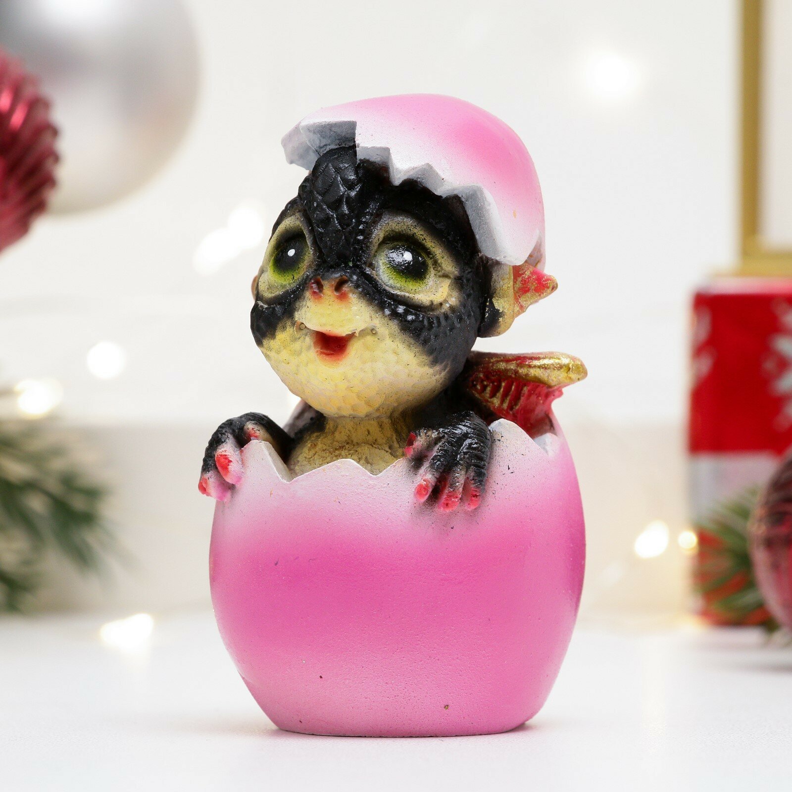 Фигурка дракошка В яичке черно-розовый декоративная интерьерная сувенирная для дома 716366/SGD004