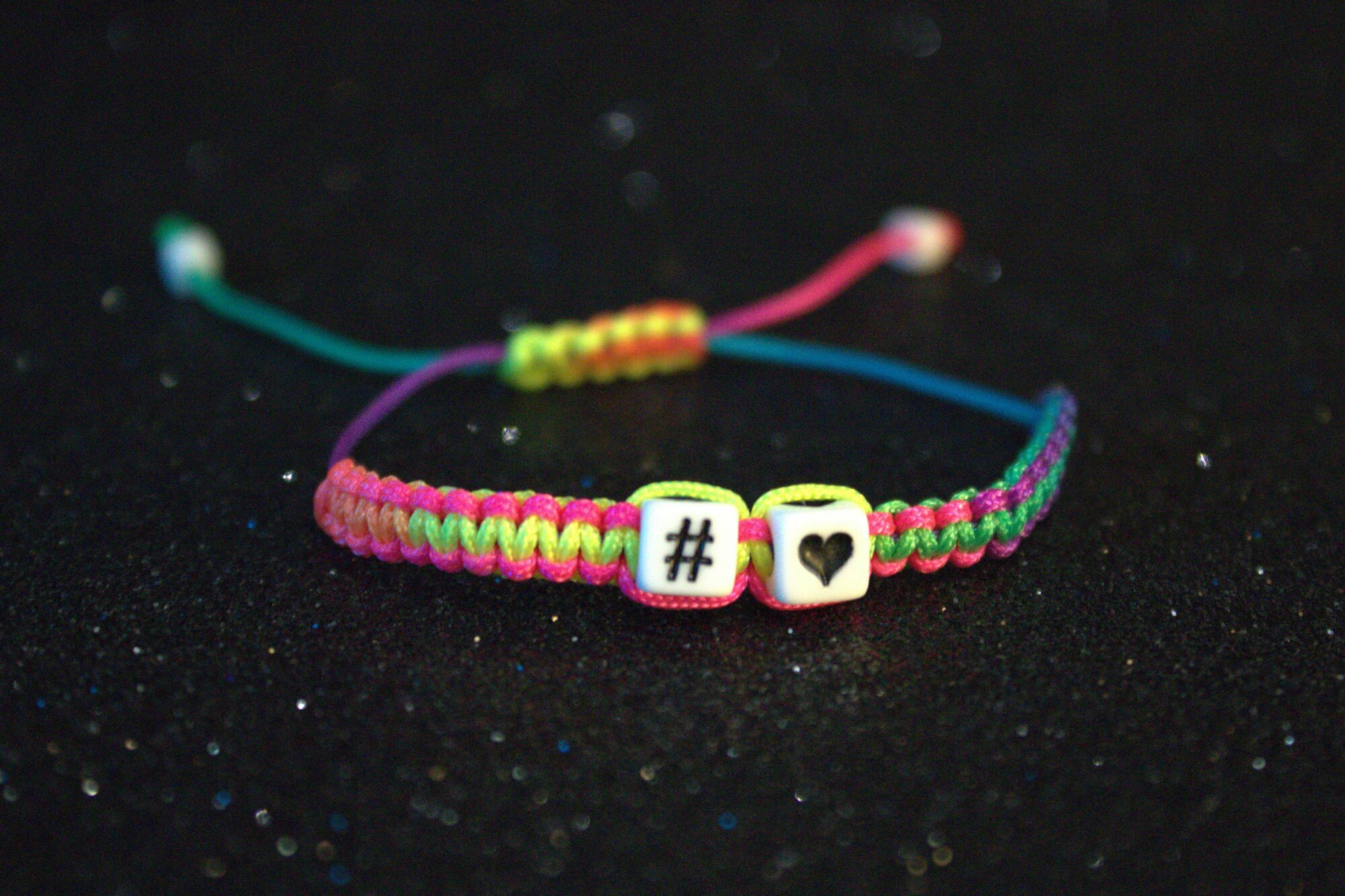 Плетеный браслет, акрил