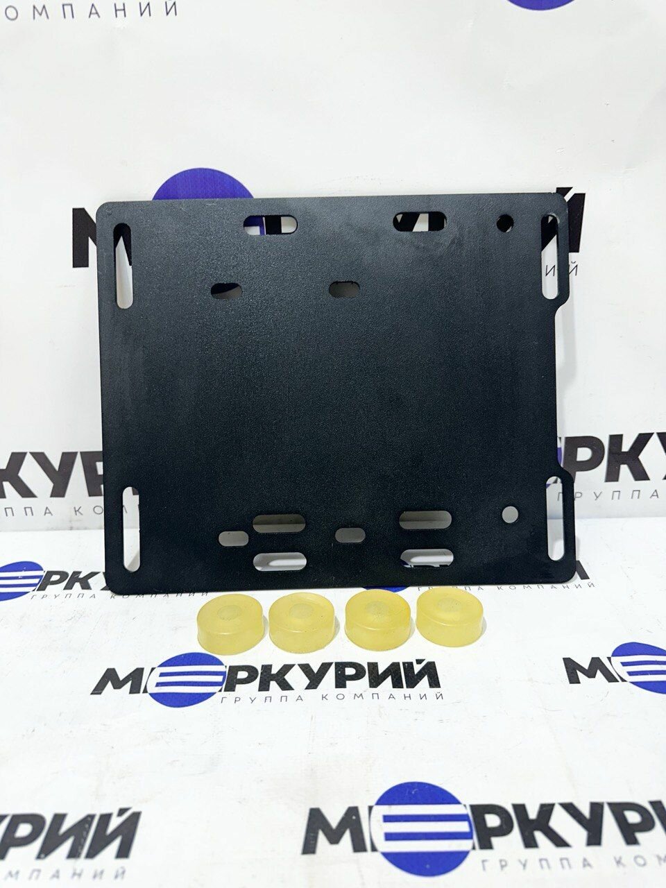 Площадка под мотор (4мм) универсальная с подушками (платформа для двигателя)