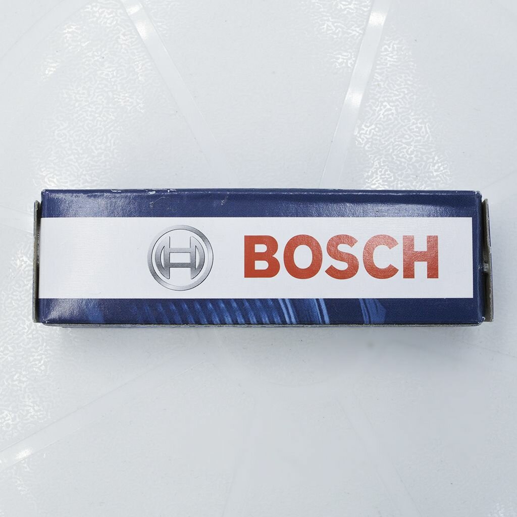 Свеча зажигания Bosch 0242235667 (P.R.C) (PRC) иероглифы оригинал для Chevrolet Daewoo Honda Infiniti Mazda Mitsubishi Nissan Suzuki