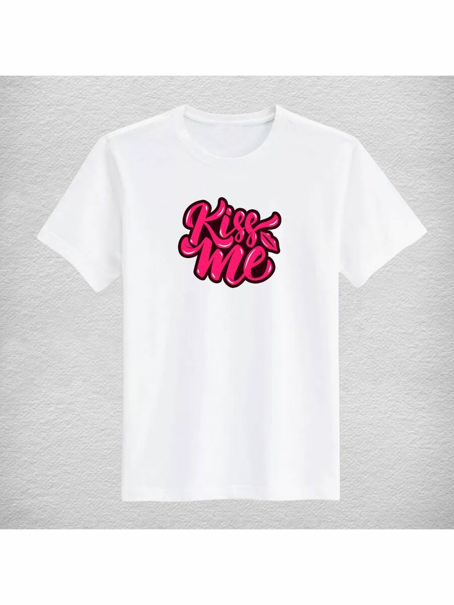 Футболка kiss me надпись