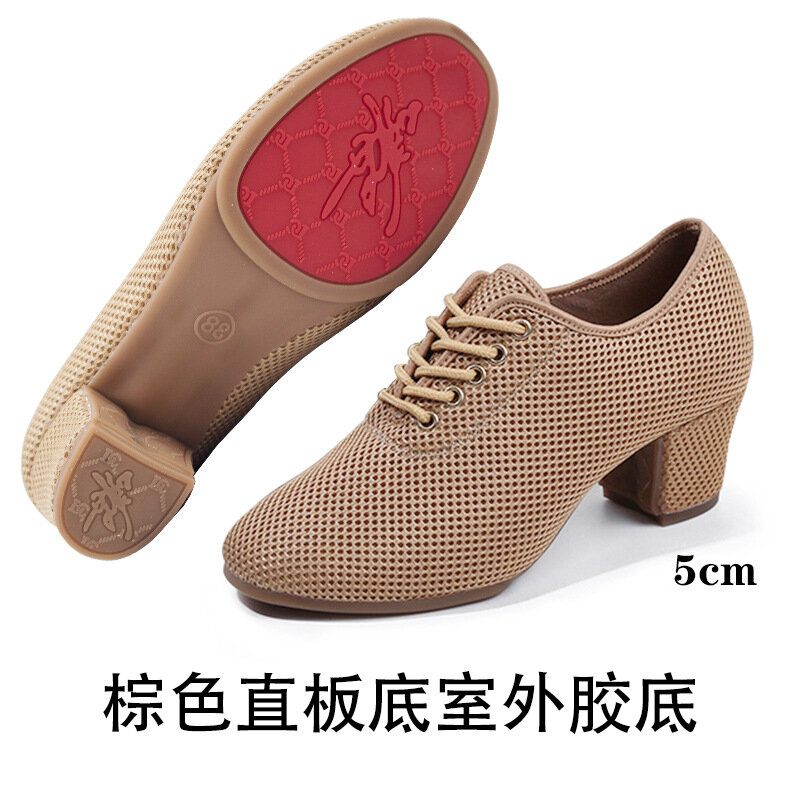 Спортивные туфли