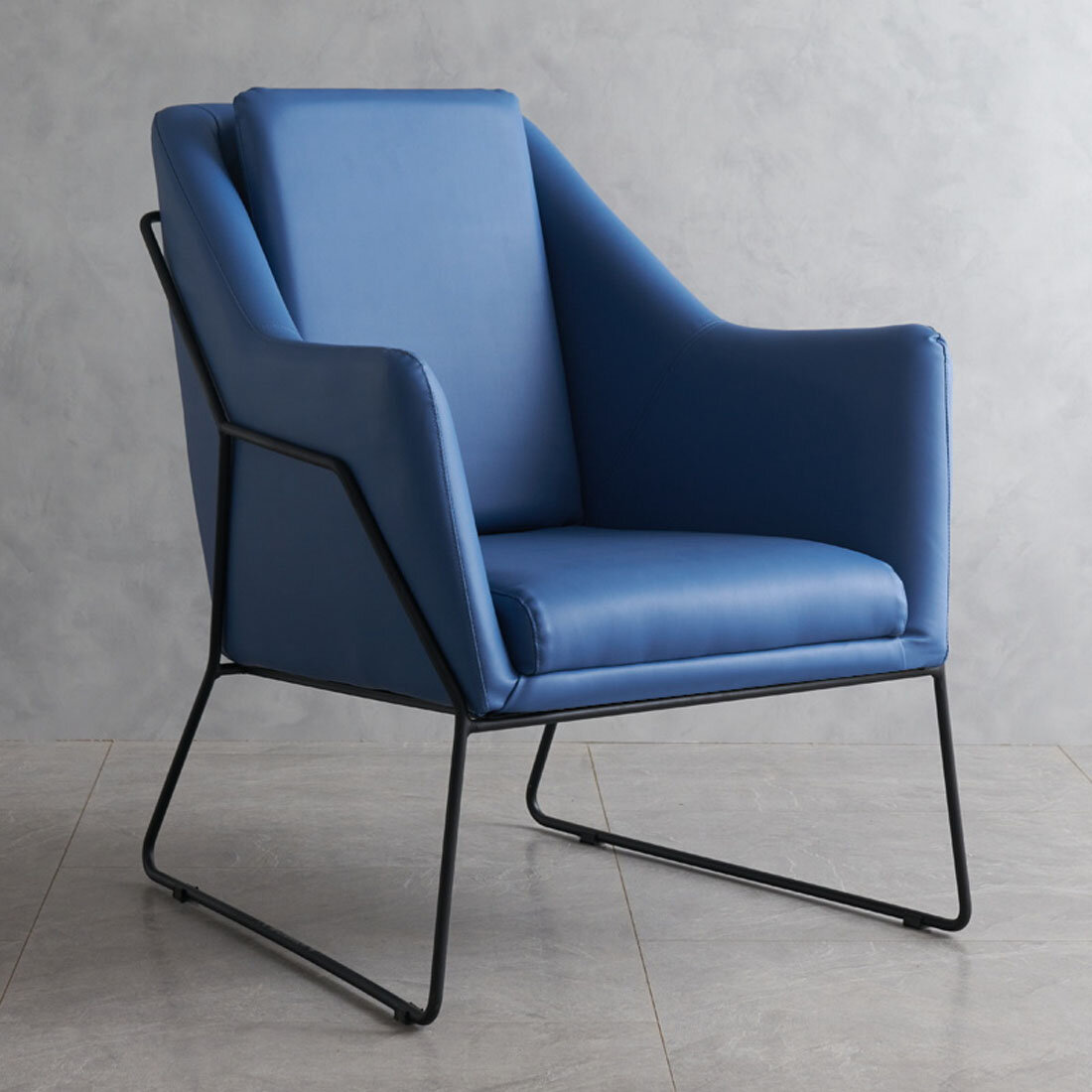 Кожаное кресло на металлических ножках Silla (синий)