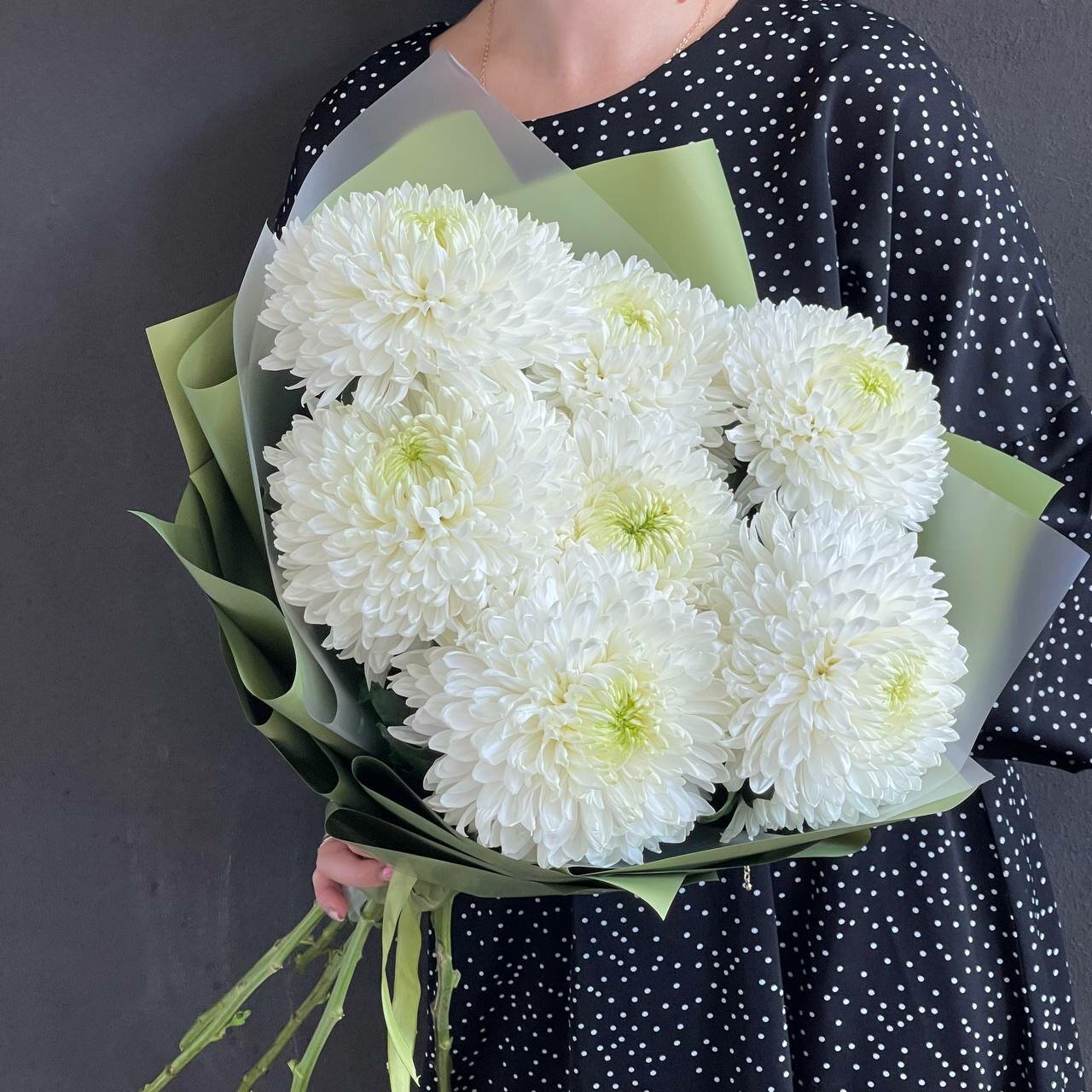 Монобукет из хризантемы Магнум на стеблях, 50см, 7 штук, для любого повода