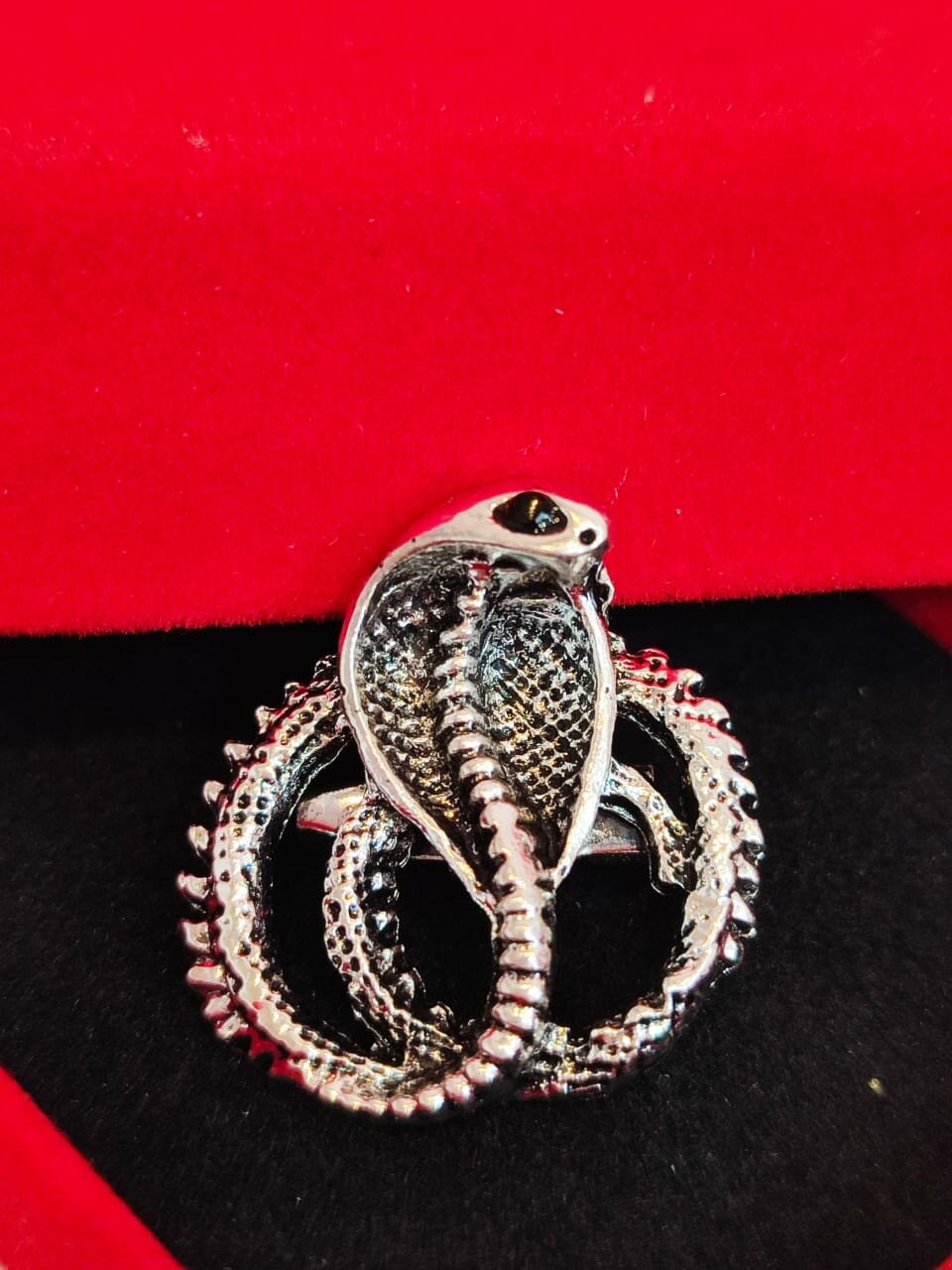 Брошь, стразы