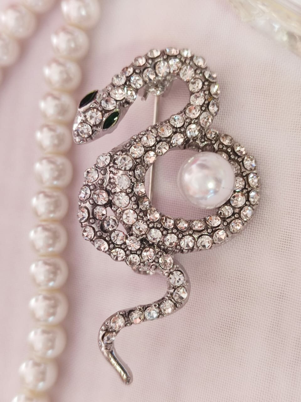 Брошь, стразы