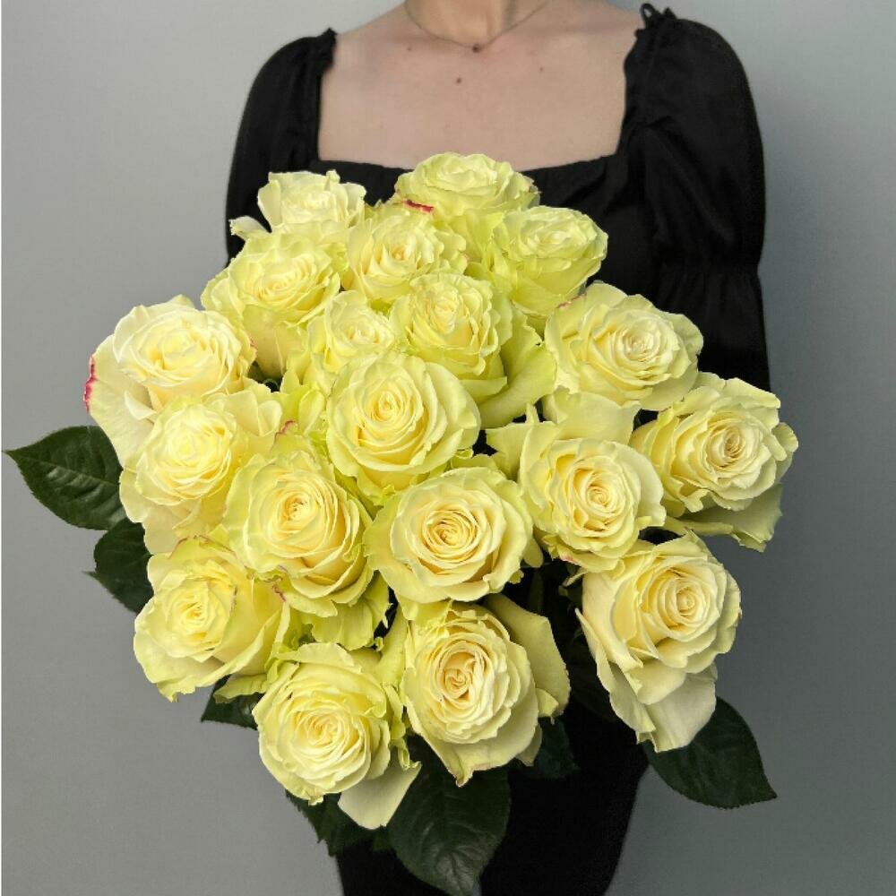 Букет "PROTEA - Студия Цветов", из кремовых роз Мондиаль 19 шт.