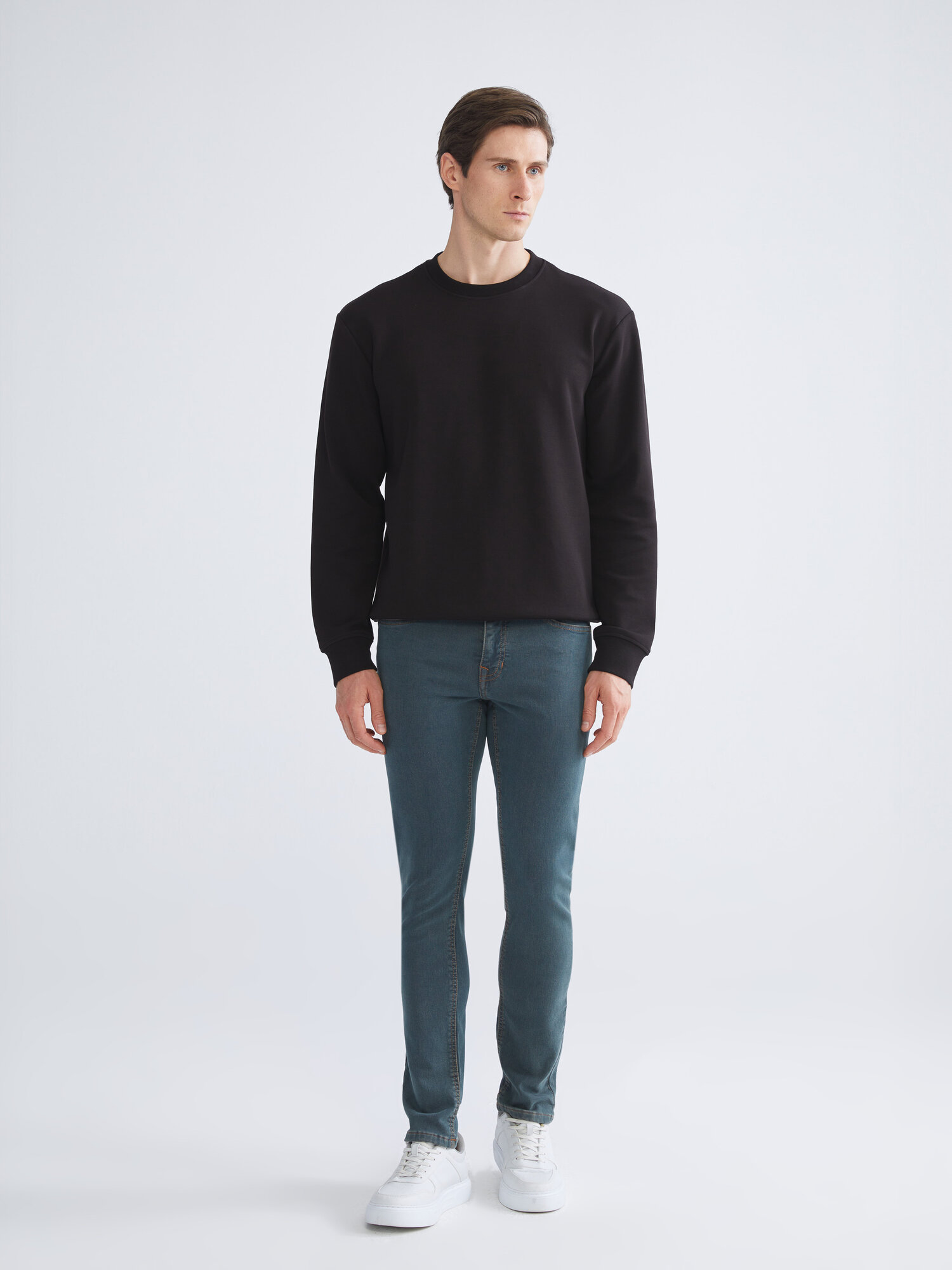 Джинсы зауженные 