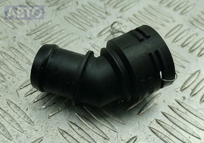 Фланец (тройник) системы охлаждения Volkswagen Golf-5