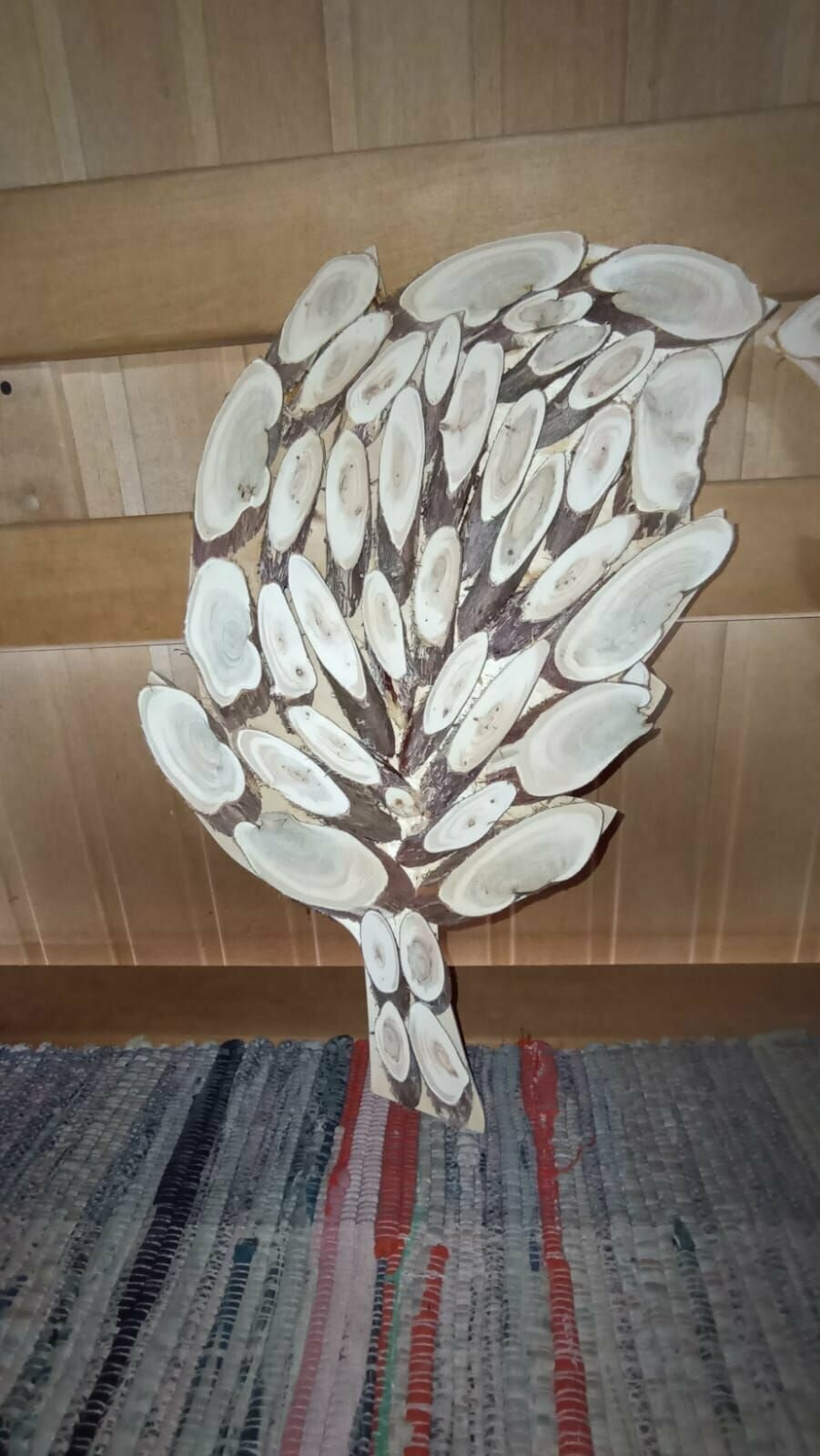 Панно из можжевельника Веник