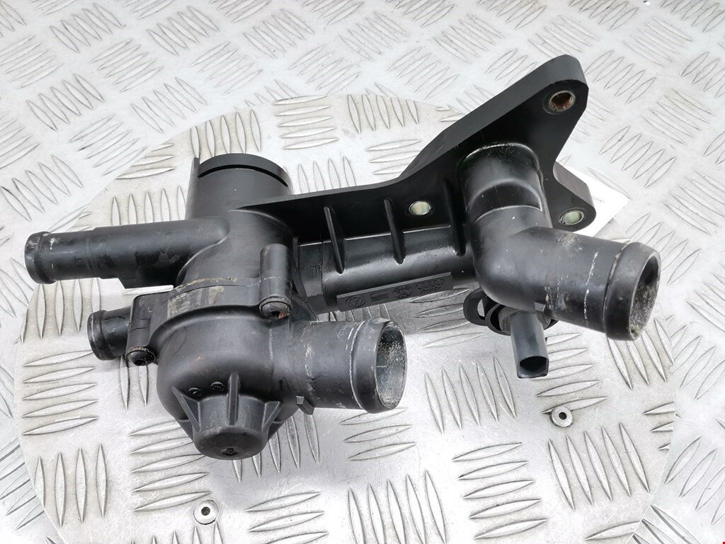 Корпус термостата Volkswagen Polo 4 03C121111B арт. 1835335
