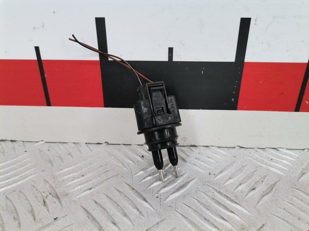 Датчик уровня омывающей жидкости Volkswagen Passat 5 GP 1J0973202 арт. 1775064